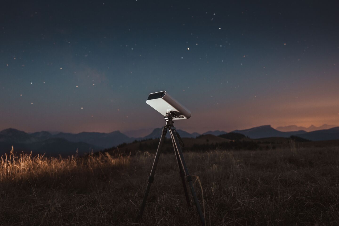 Hestia telescope uses a smartphone camera for stargazing on a budget