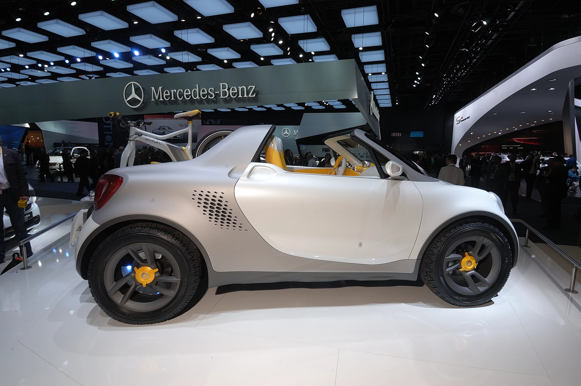 The smart for-us electric pick-up breaks cover in Detroit