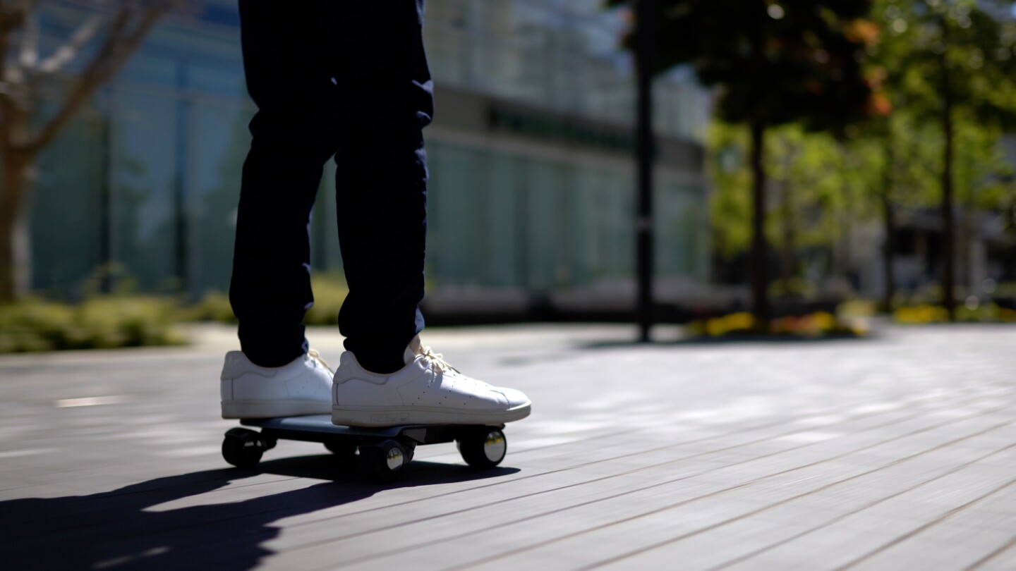 Cocoa Motors finally releases laptop-sized Walkcar electric ride