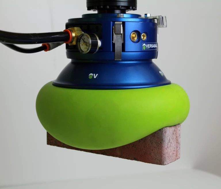 Versaball robotic gripper takes up beer pong at CES 2015