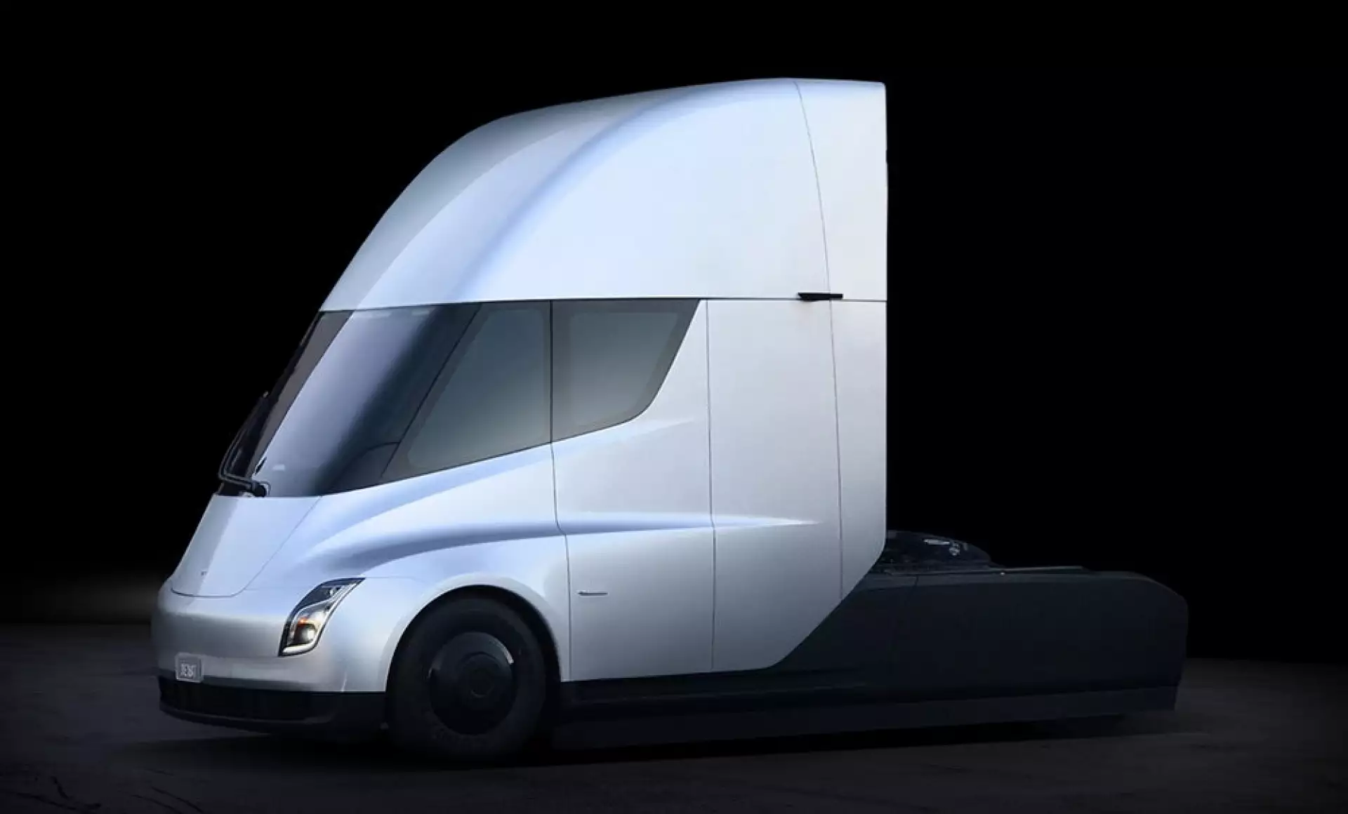 Tesla Semi takes off with its first load