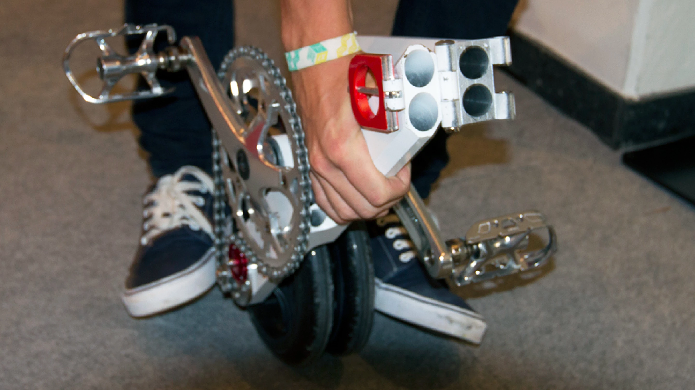 Kwiggle Bike claims world’s most compact folding bike crown