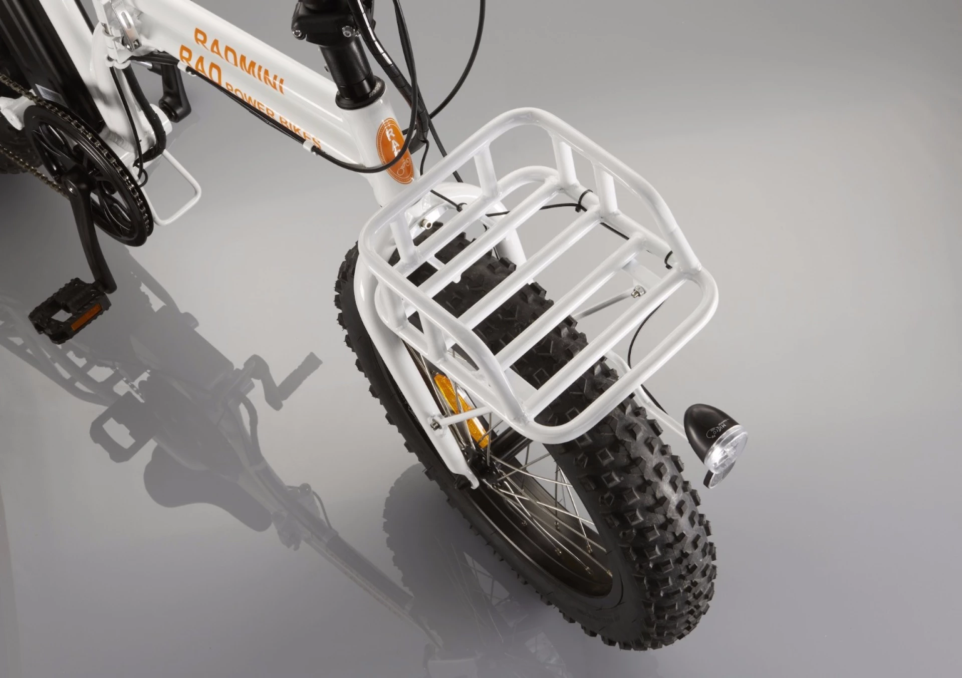 Electric fat folder hauls cargo on and off road
