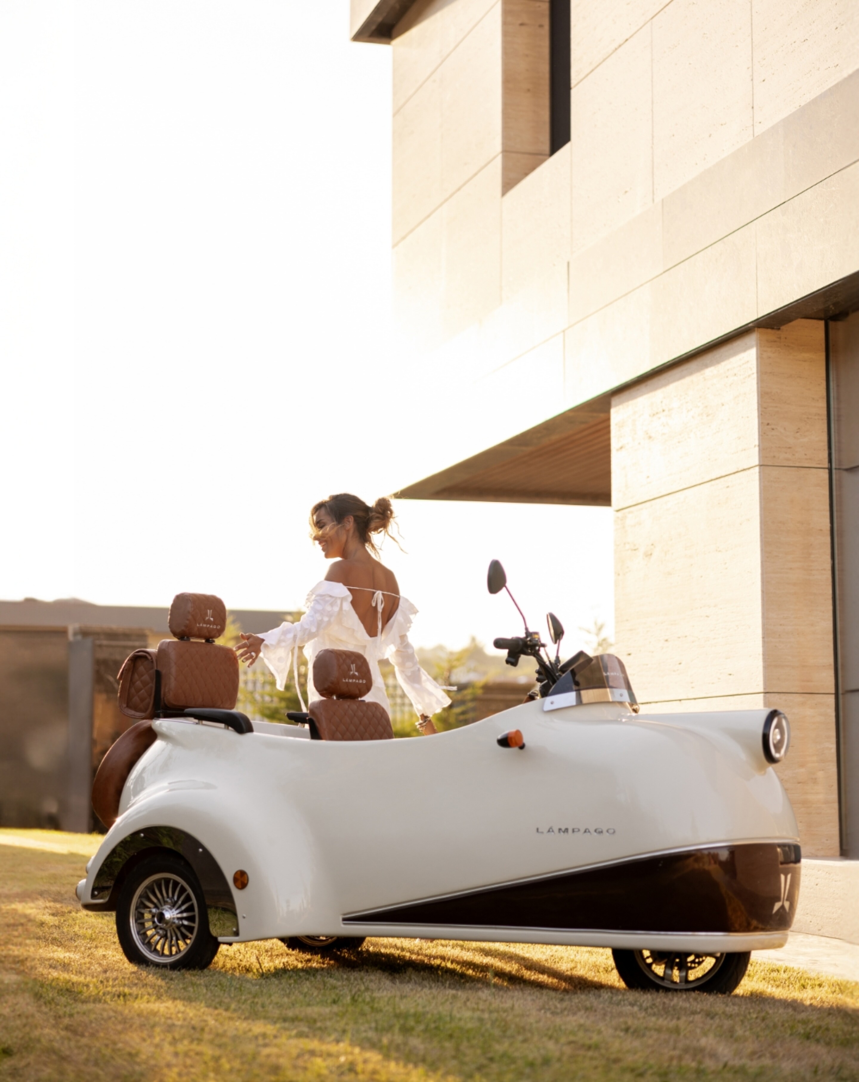 Elegantes Lampago Trike Price Bildernull