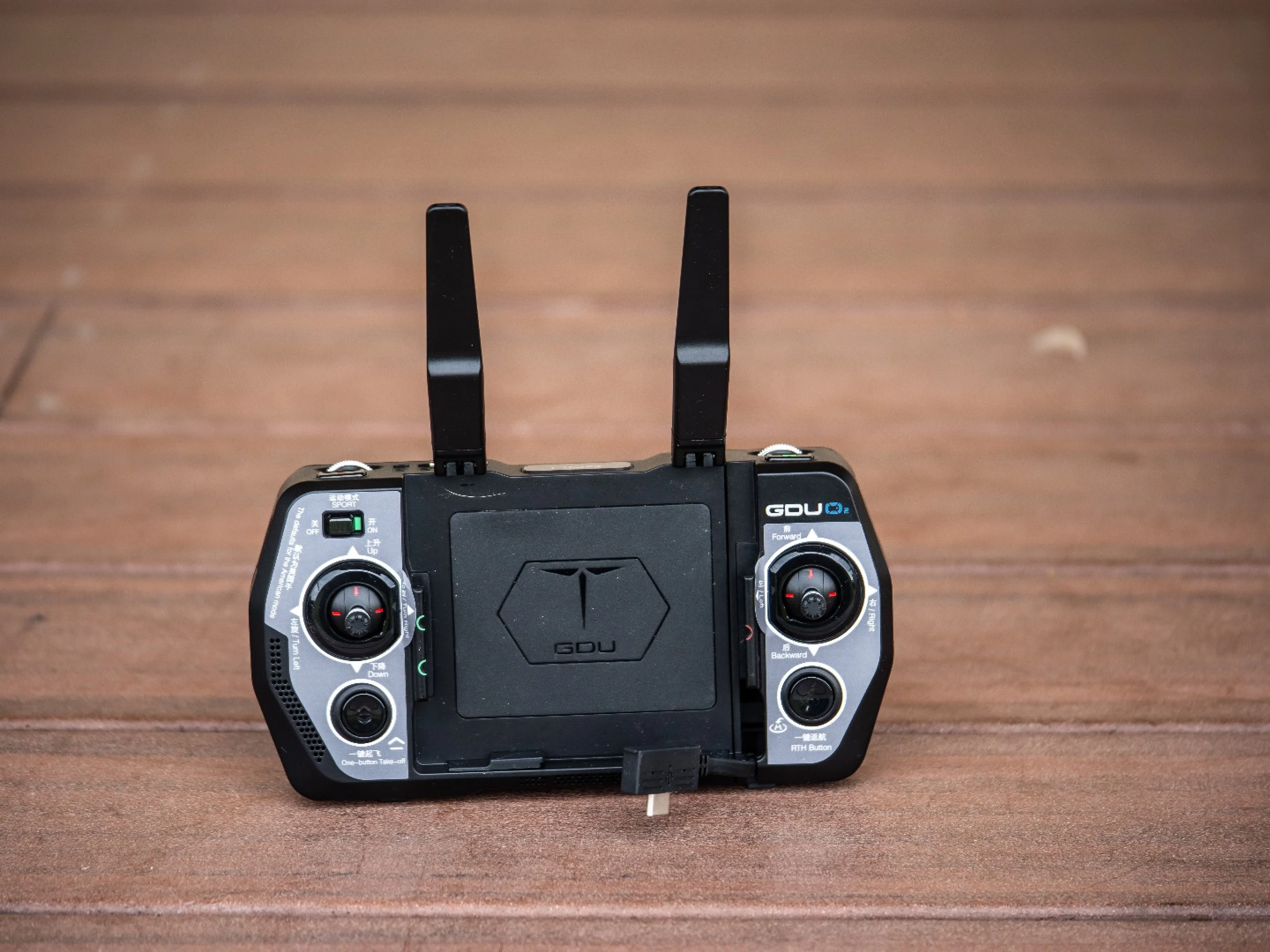 Review: GDU 02 camera drone conveniently clips to its controller
