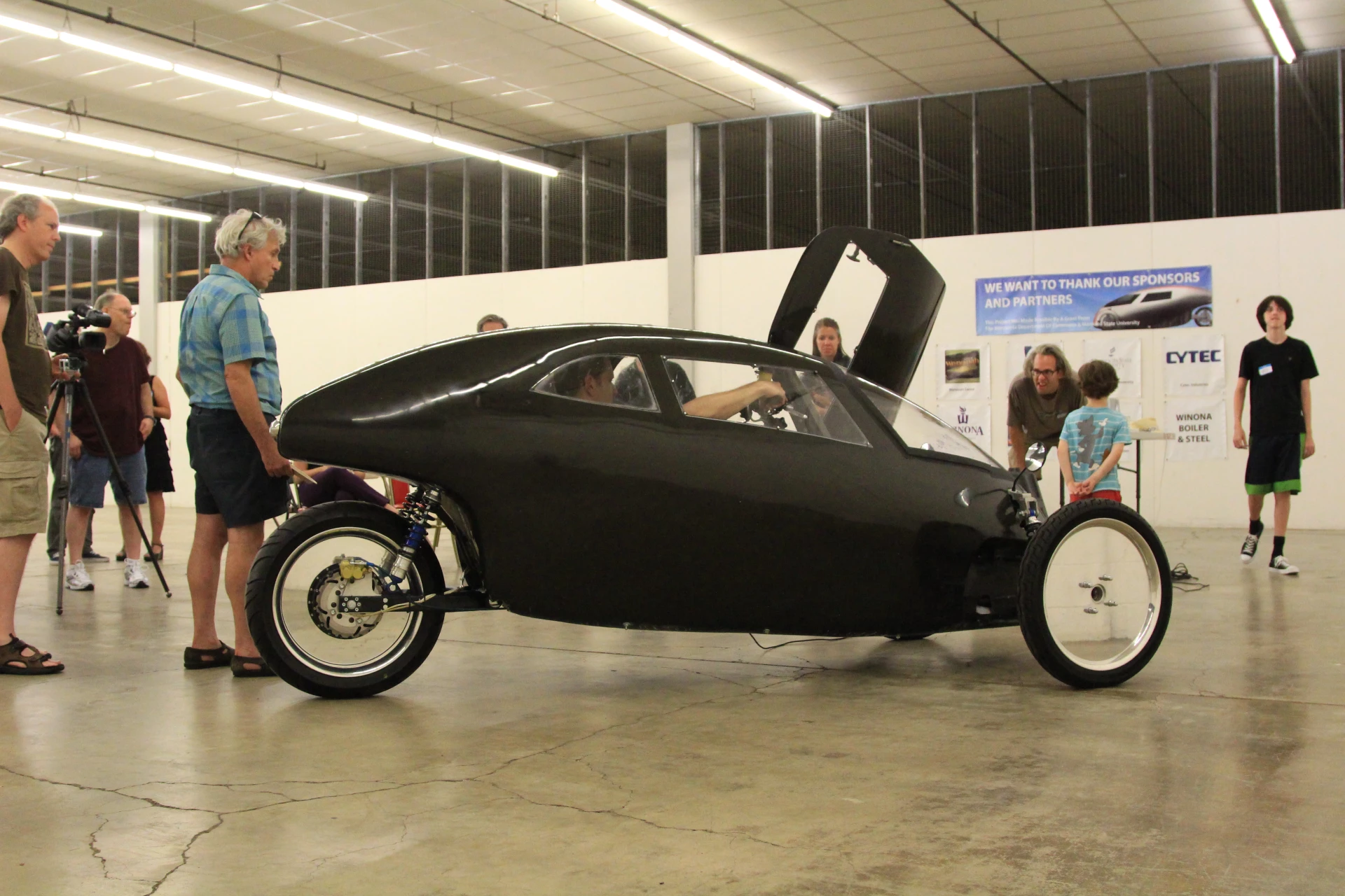 Raht Racer velomobile may let riders pedal "as fast as a car"