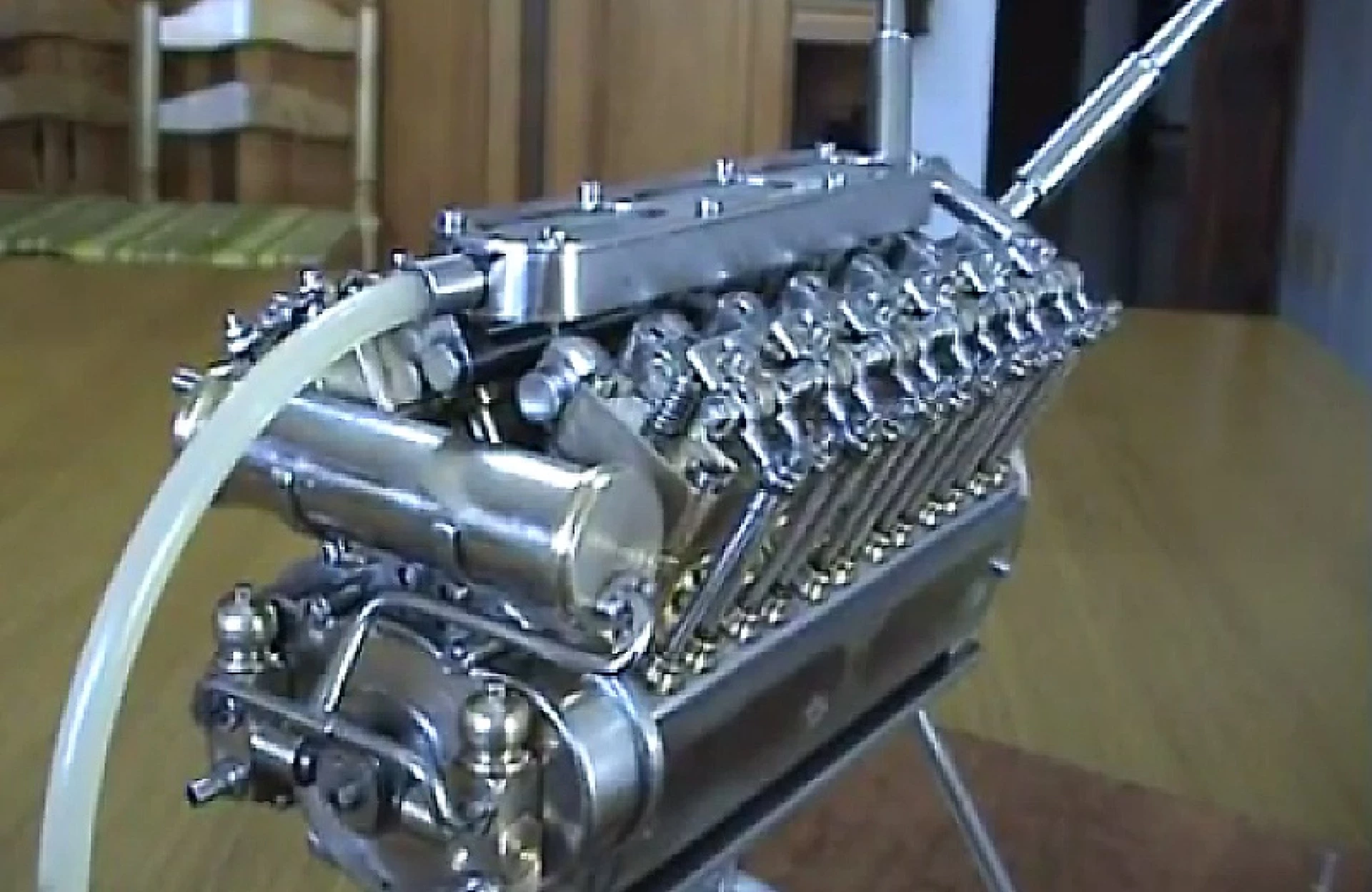 Spanish engineer crafts "world's smallest" V-12 engine