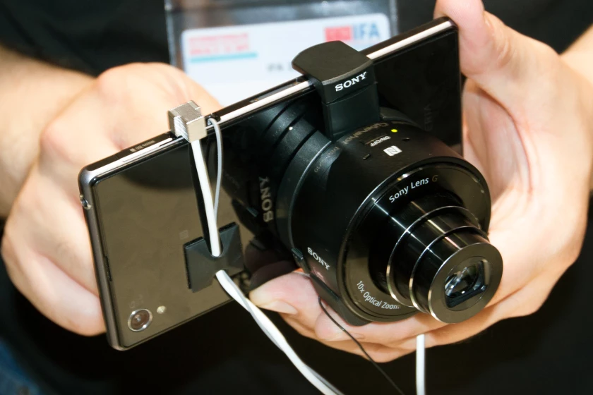 Sony officially announces QX lens-style cameras