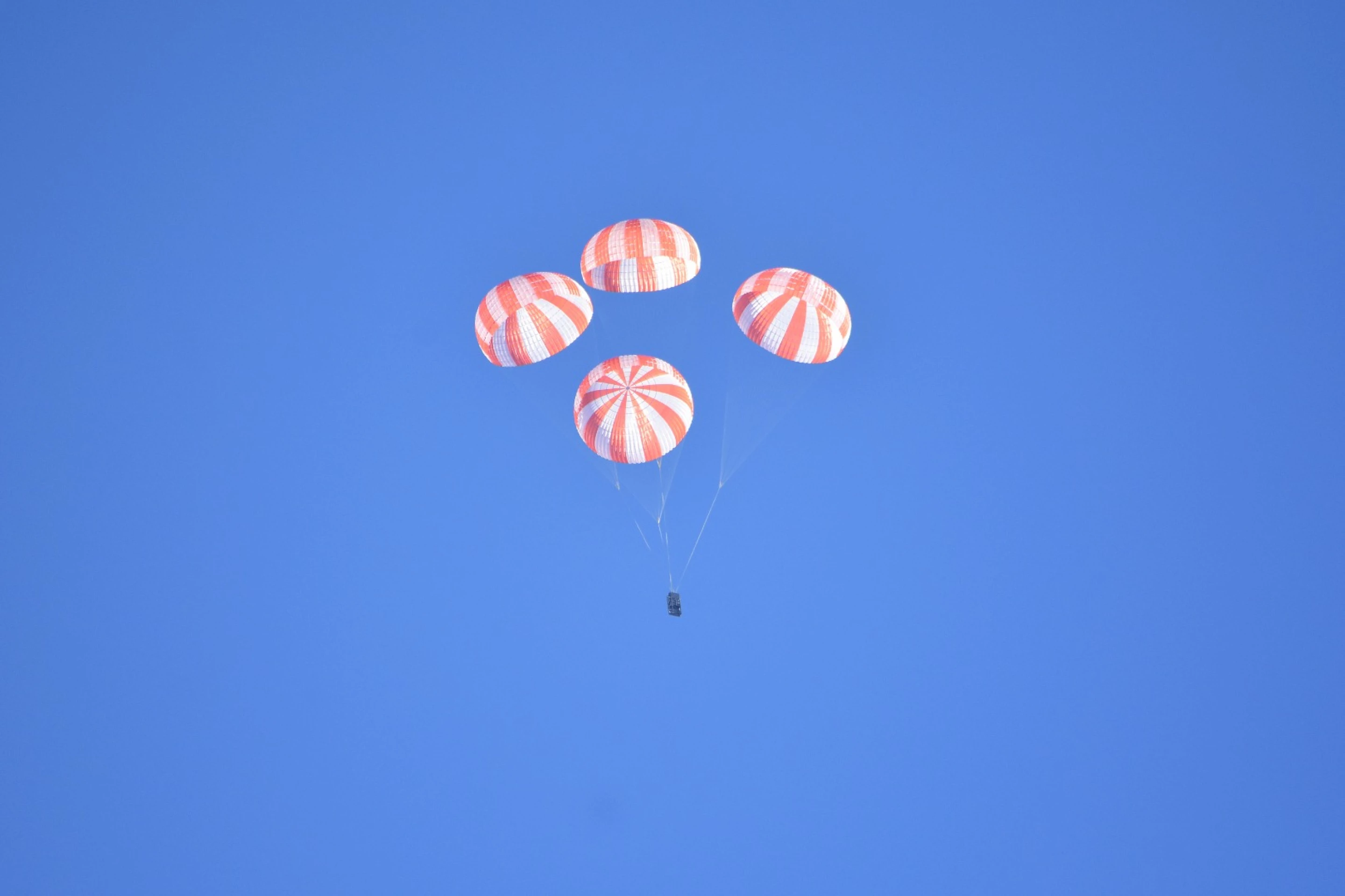SpaceX completes Crew Dragon parachute test