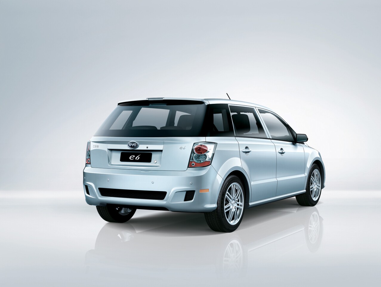 BYD's all-electric e6 hits the market - 87 mph and a range of 190 miles