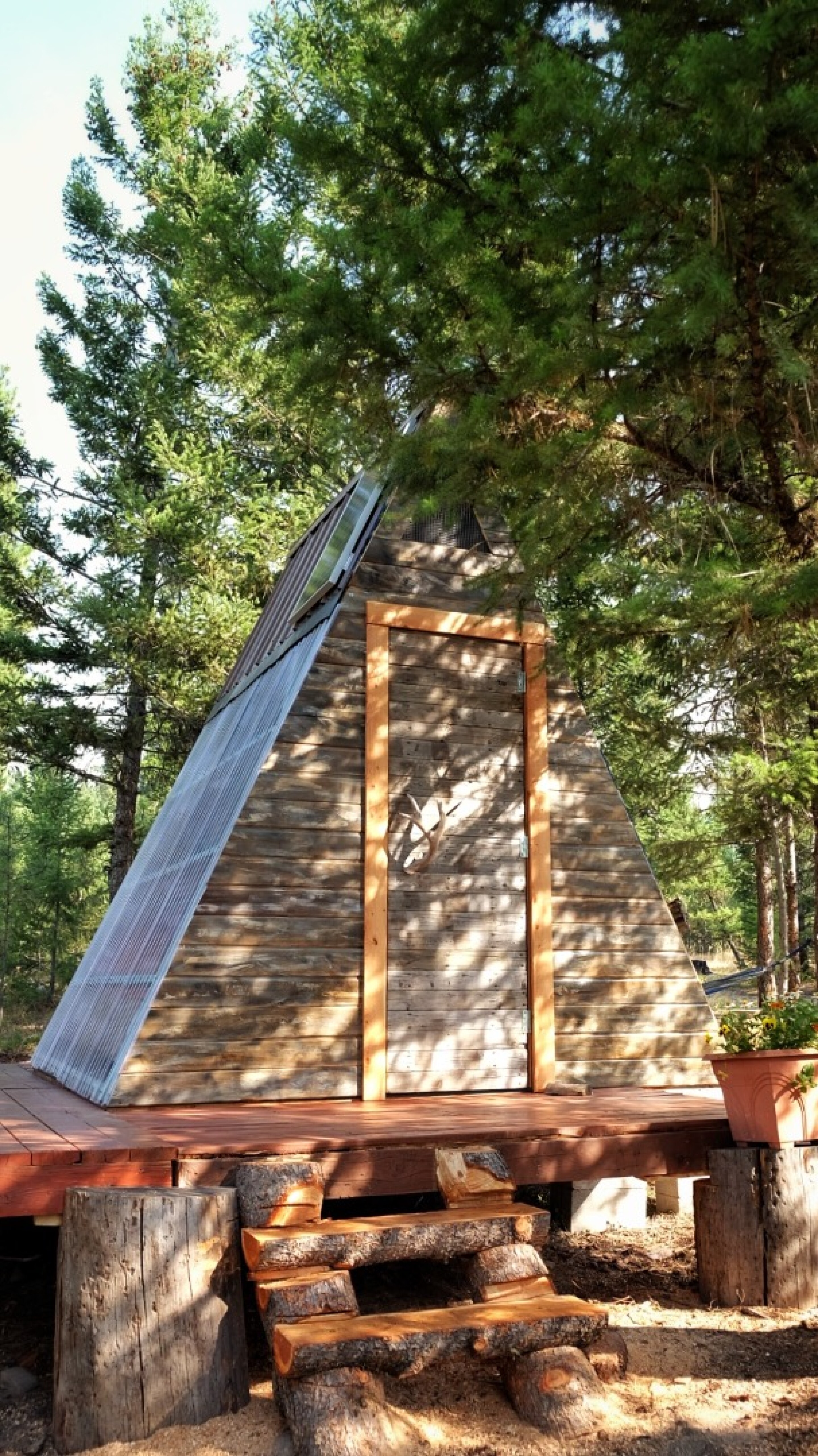 Couple builds tiny A-frame cabin for just $700
