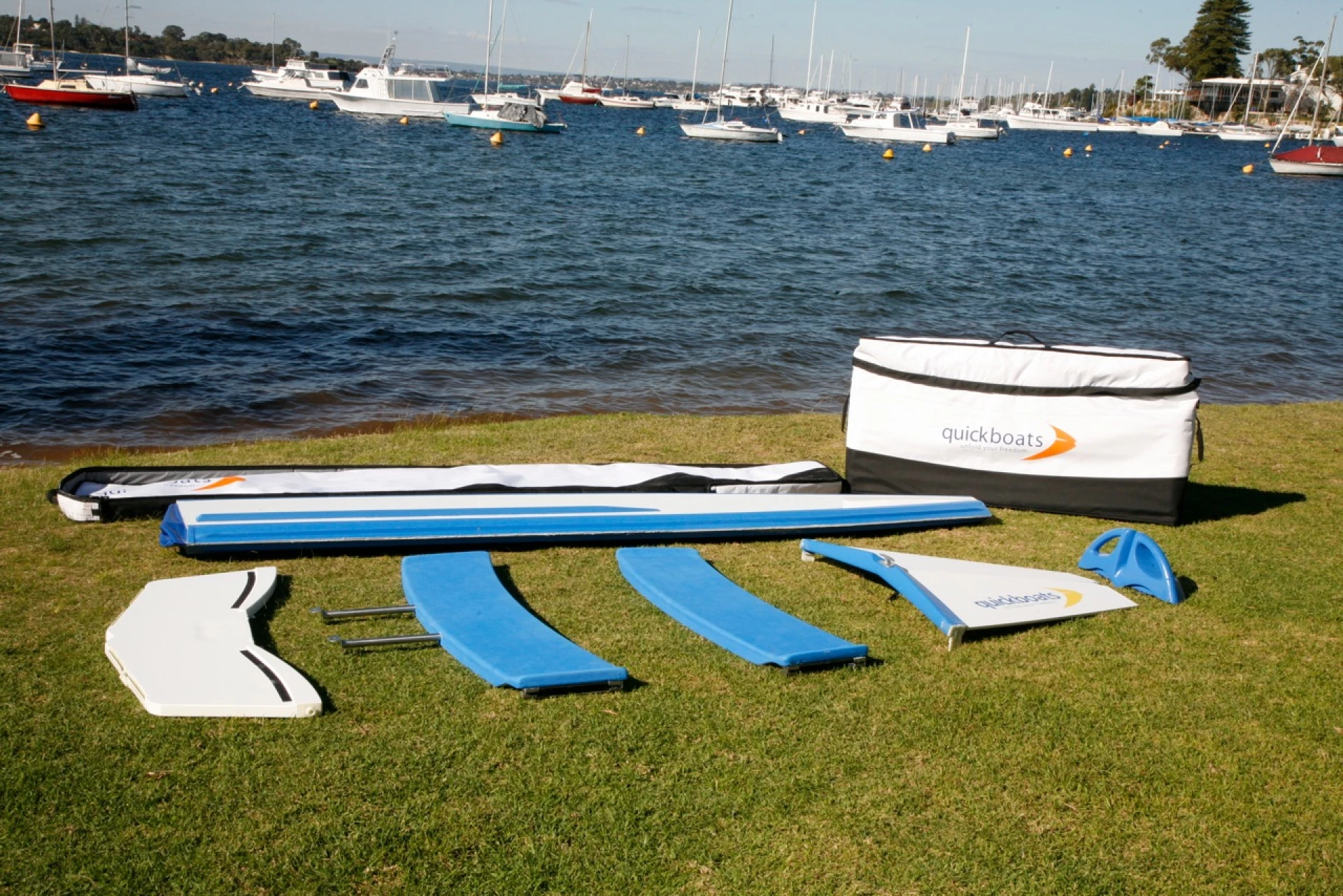 Quickboat foldable boat: From roof rack to water in 60 seconds