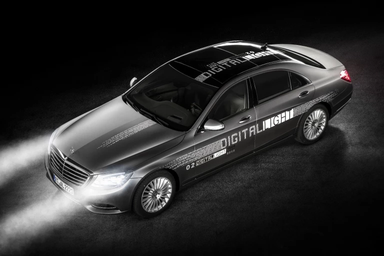 Mercedes digital headlights project street signs and markings onto the ...
