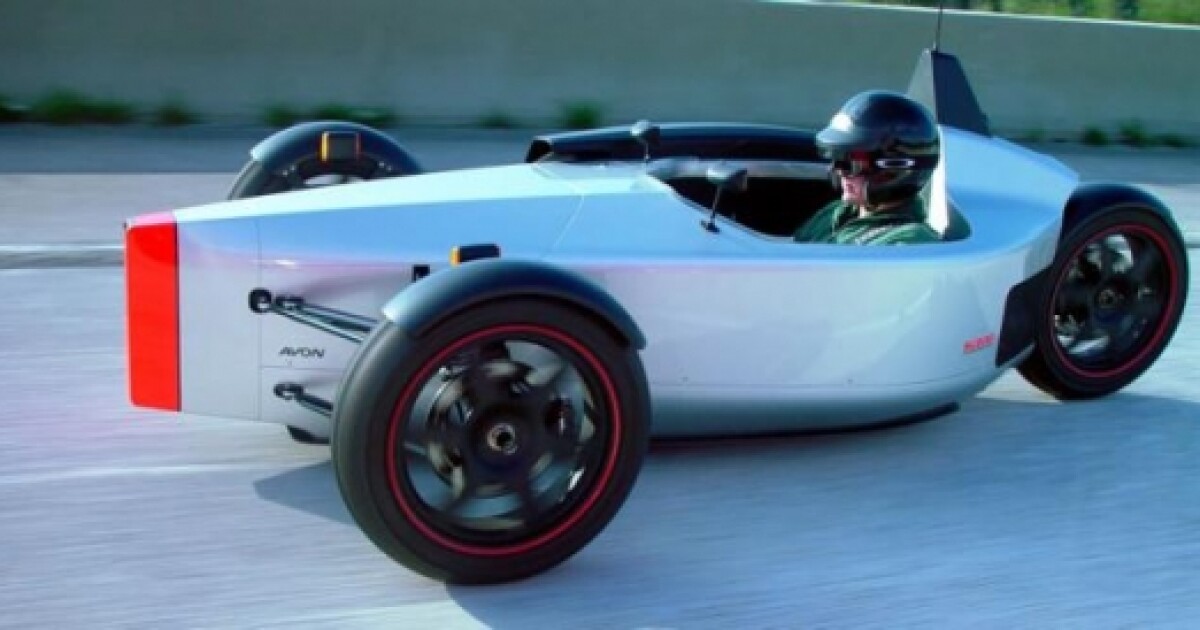 The SUB G1 - 135hp 1000cc V-twin three-wheeler