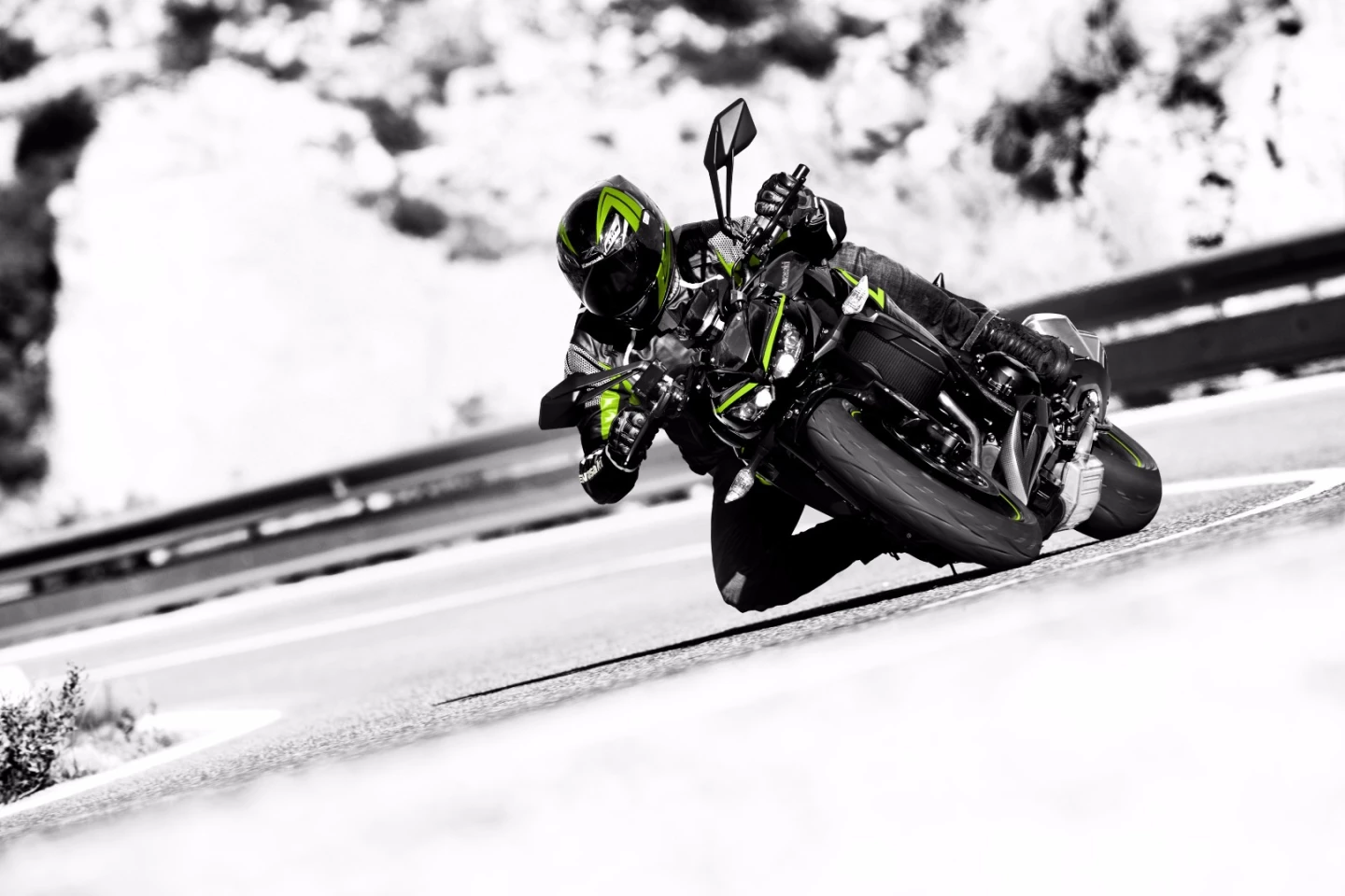 Kawasaki up-specs the Z1000 with an R edition