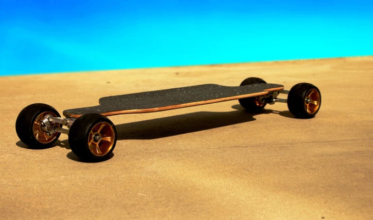 Lean Skateboard initiates sure turns with tilting, multi-link wheels