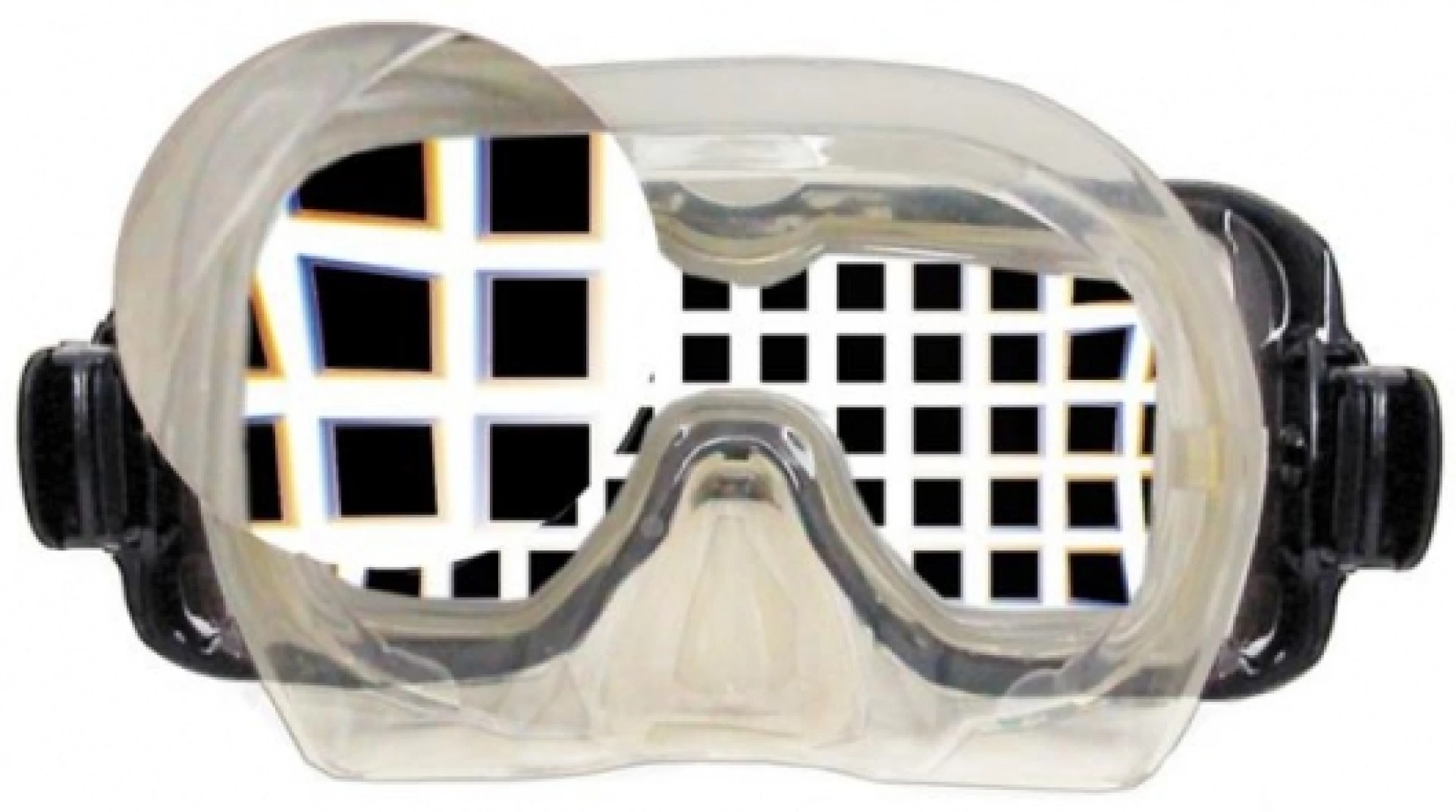 Underwater mask offers five times the view of conventional masks