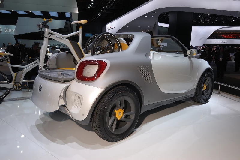 The smart for-us electric pick-up breaks cover in Detroit
