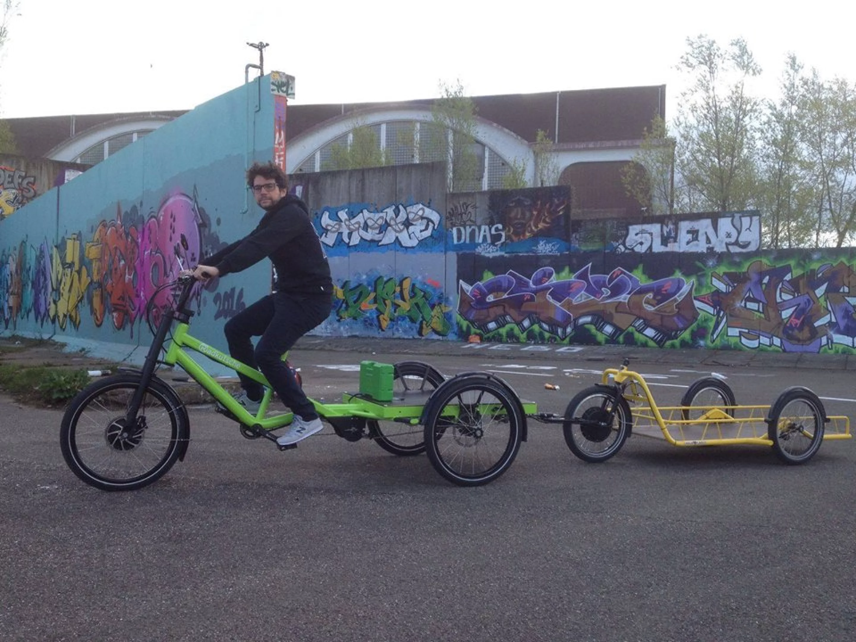 Carla Cargo trailer gives your bike (or body) serious electric muscle