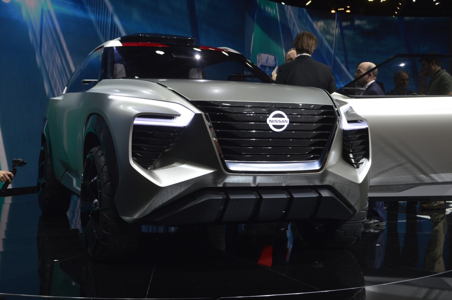 Nissan XMotion concept SUV makes bold and powerful slide into Detroit
