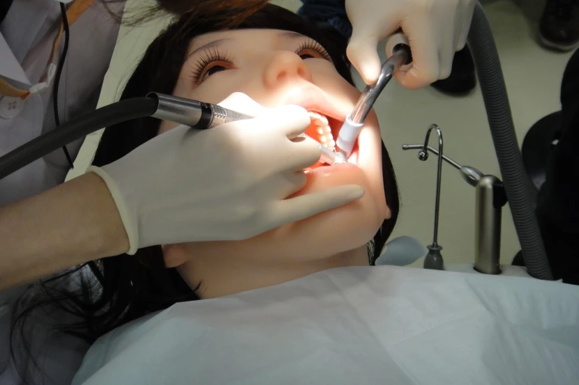 Realistic robotic helps dental students hone their skills