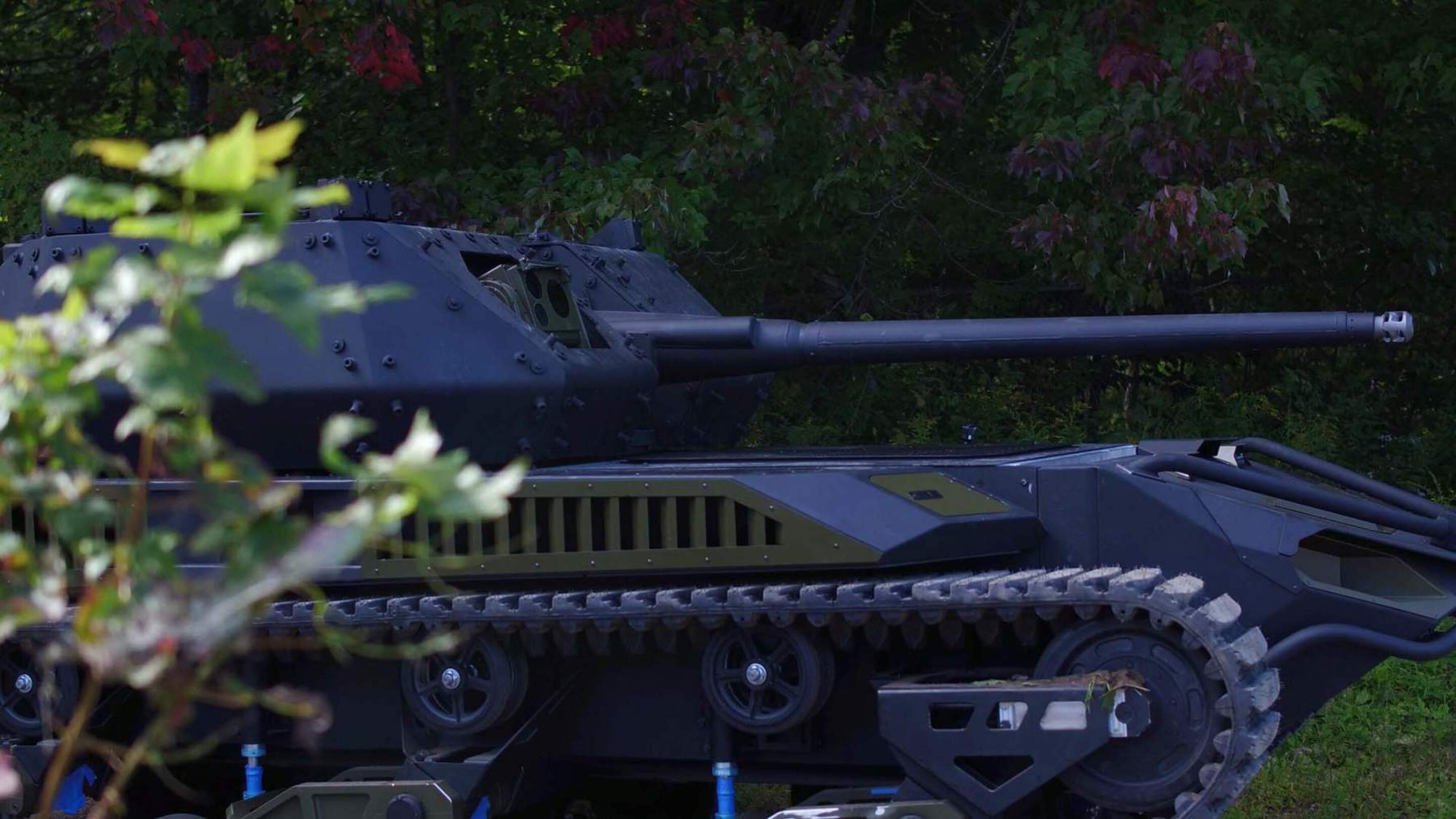 Howe And Howes Wild Ripsaw Returns To Its Roots As A Robotic Combat Vehicle