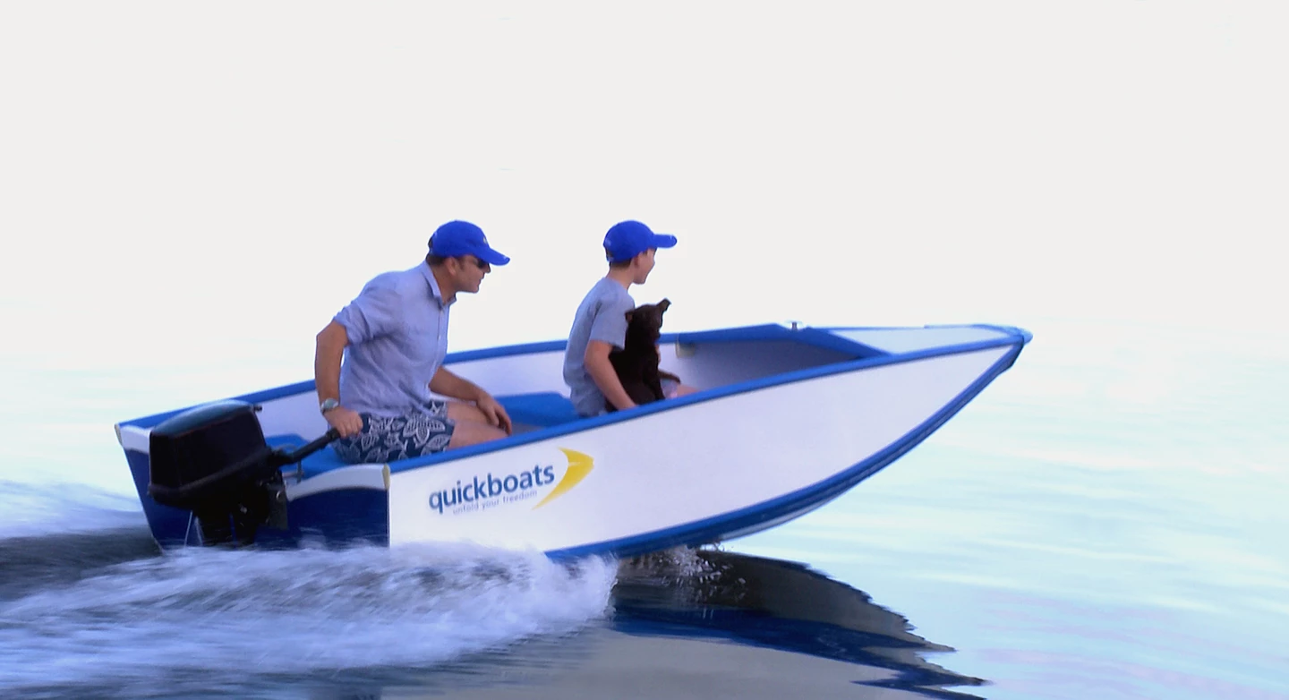 Quickboat foldable boat: From roof rack to water in 60 seconds