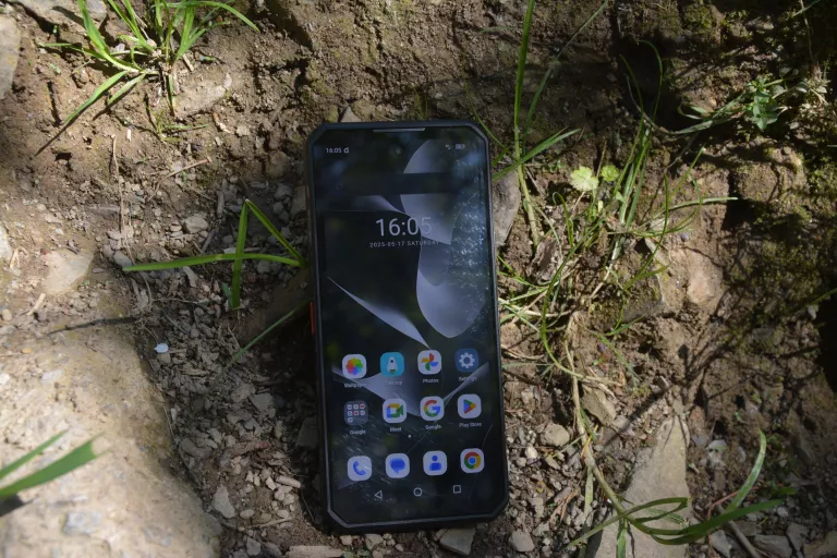 Oukitel WP300: a modular rugged smartphone with impressive features