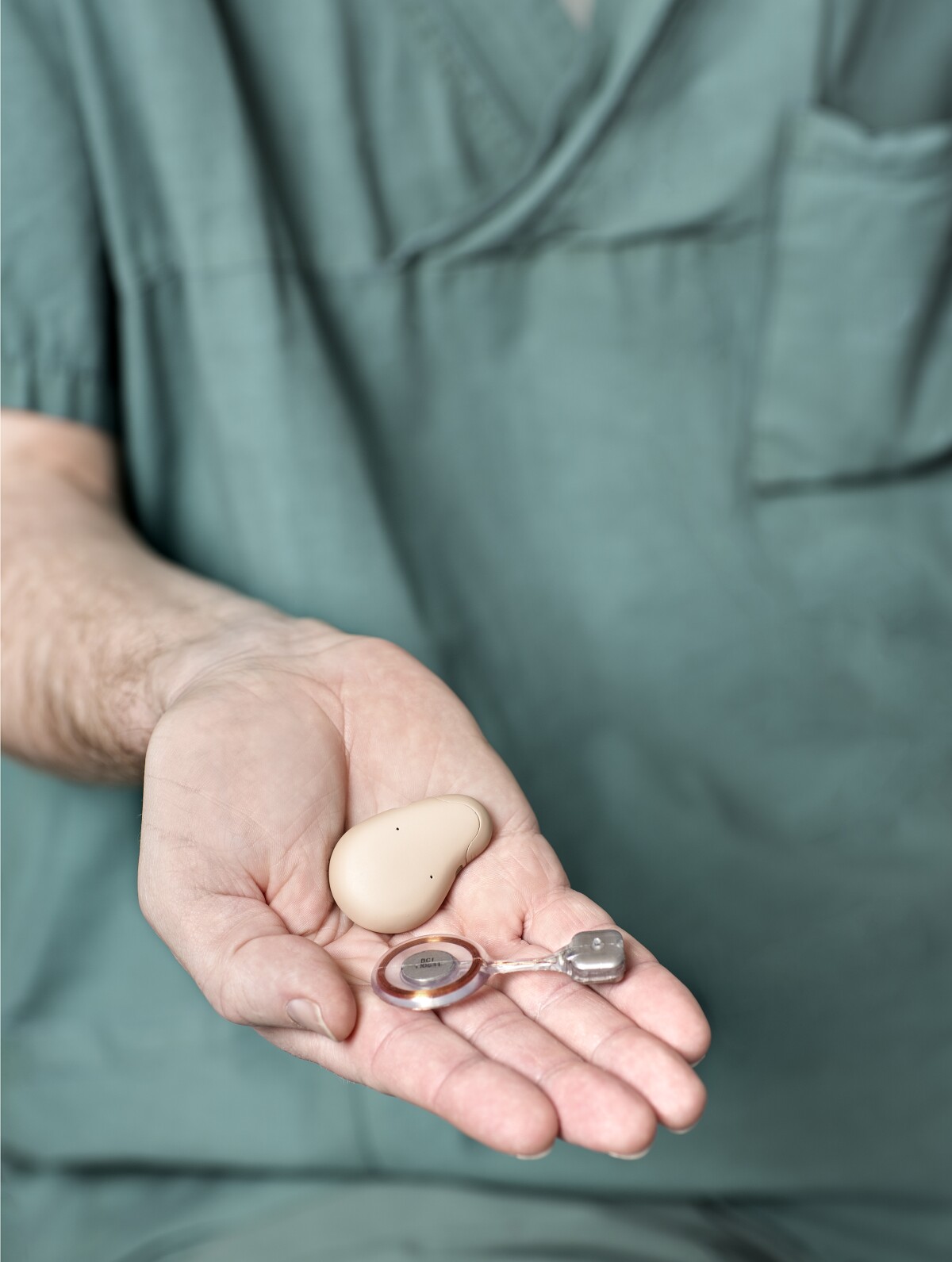 Implanted hearing aid uses bone conduction to bypass defective middle ear