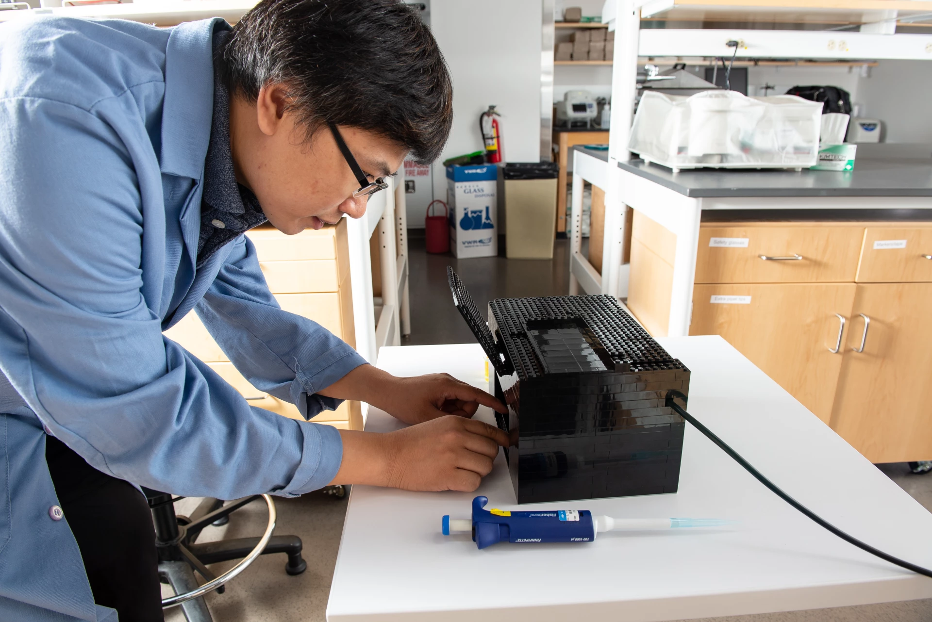 Smartphone-based nerve gas detector made from Lego bricks