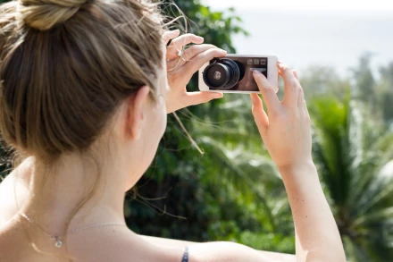 Here's what your iPhone needs – a viewfinder