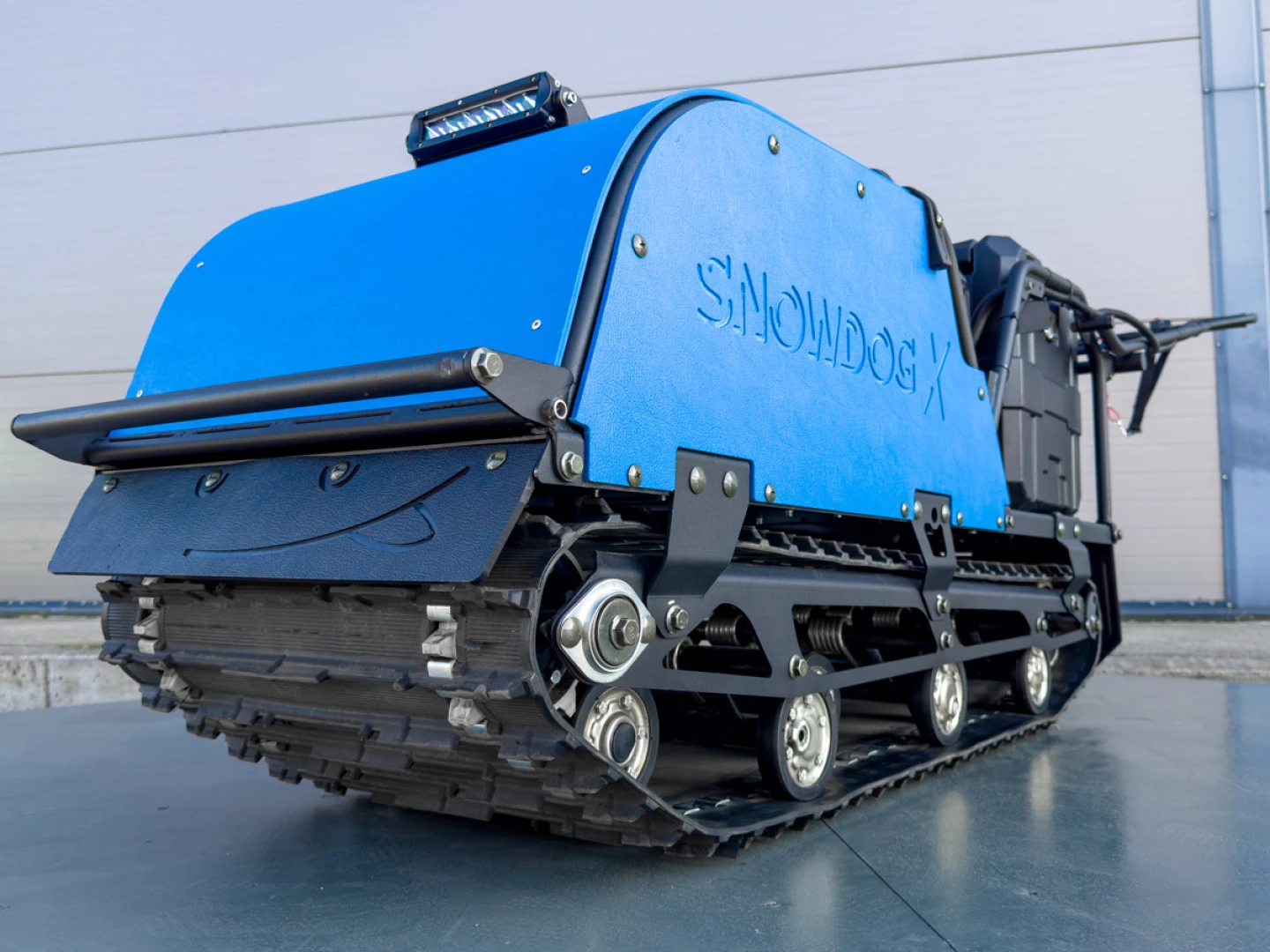SnowdogX: simpler electric snowmobile alternative