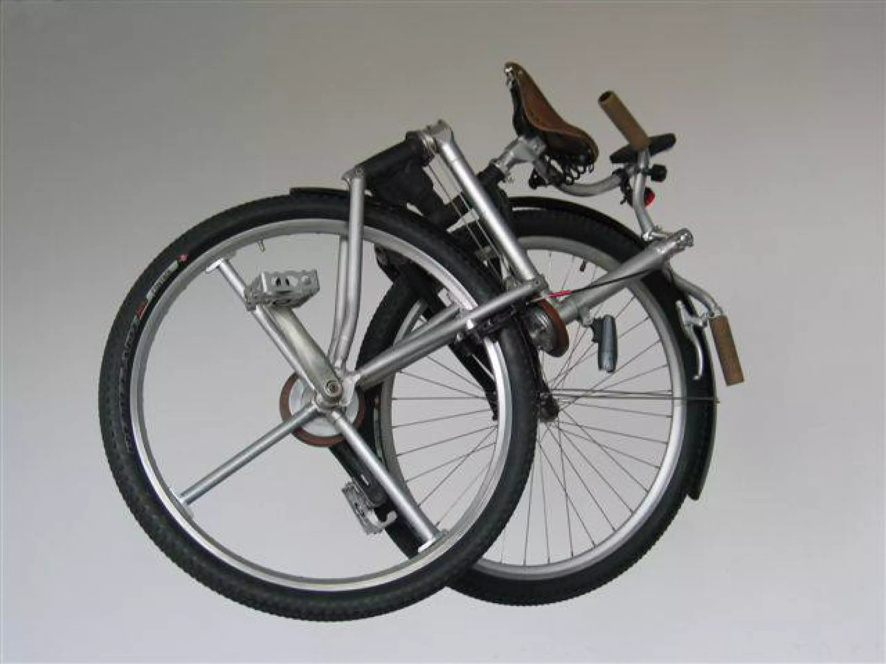 IzzyBike lacks a chain, but has optional 2-wheel-drive