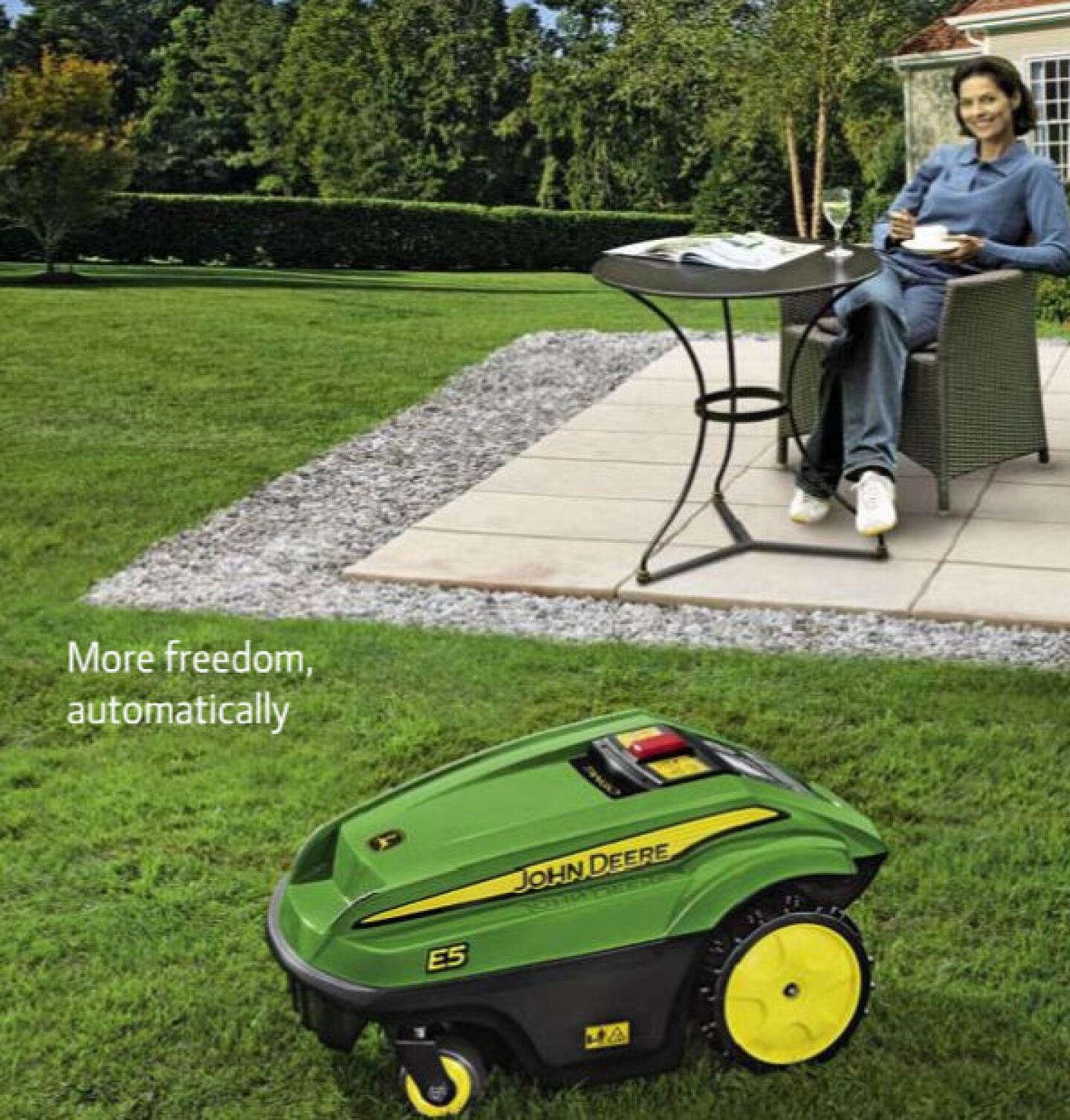 John Deere's TANGO E5 autonomous lawnmower
