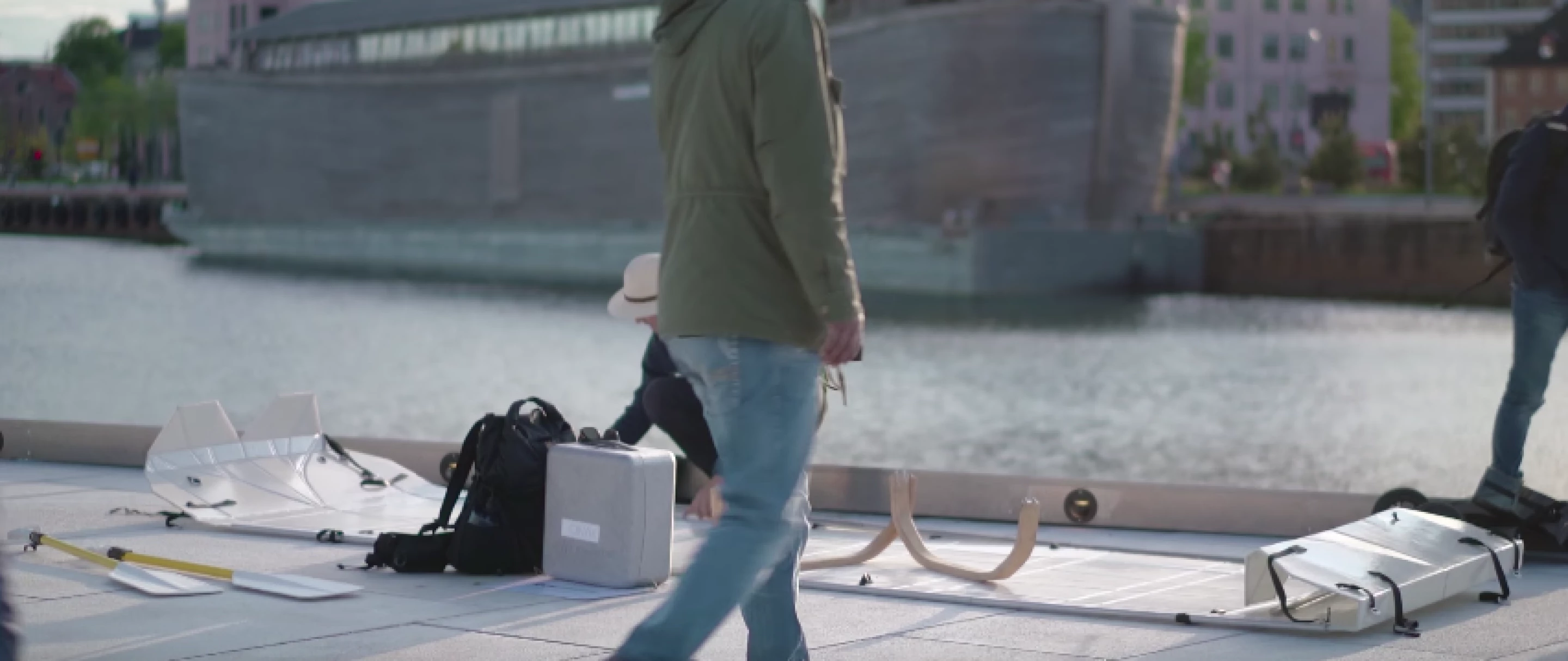 Folding boat changes from rolling suitcase to canoe in 10 minutes