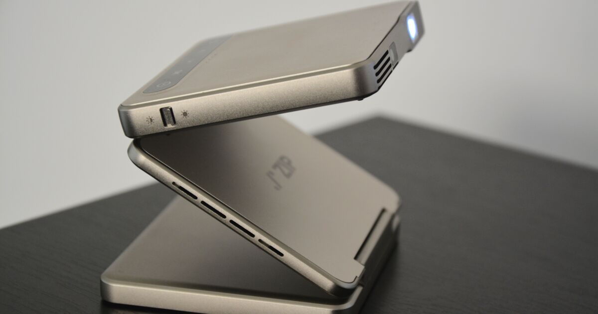 Review of the Aurzen Zip tri-fold portable projector for 2025