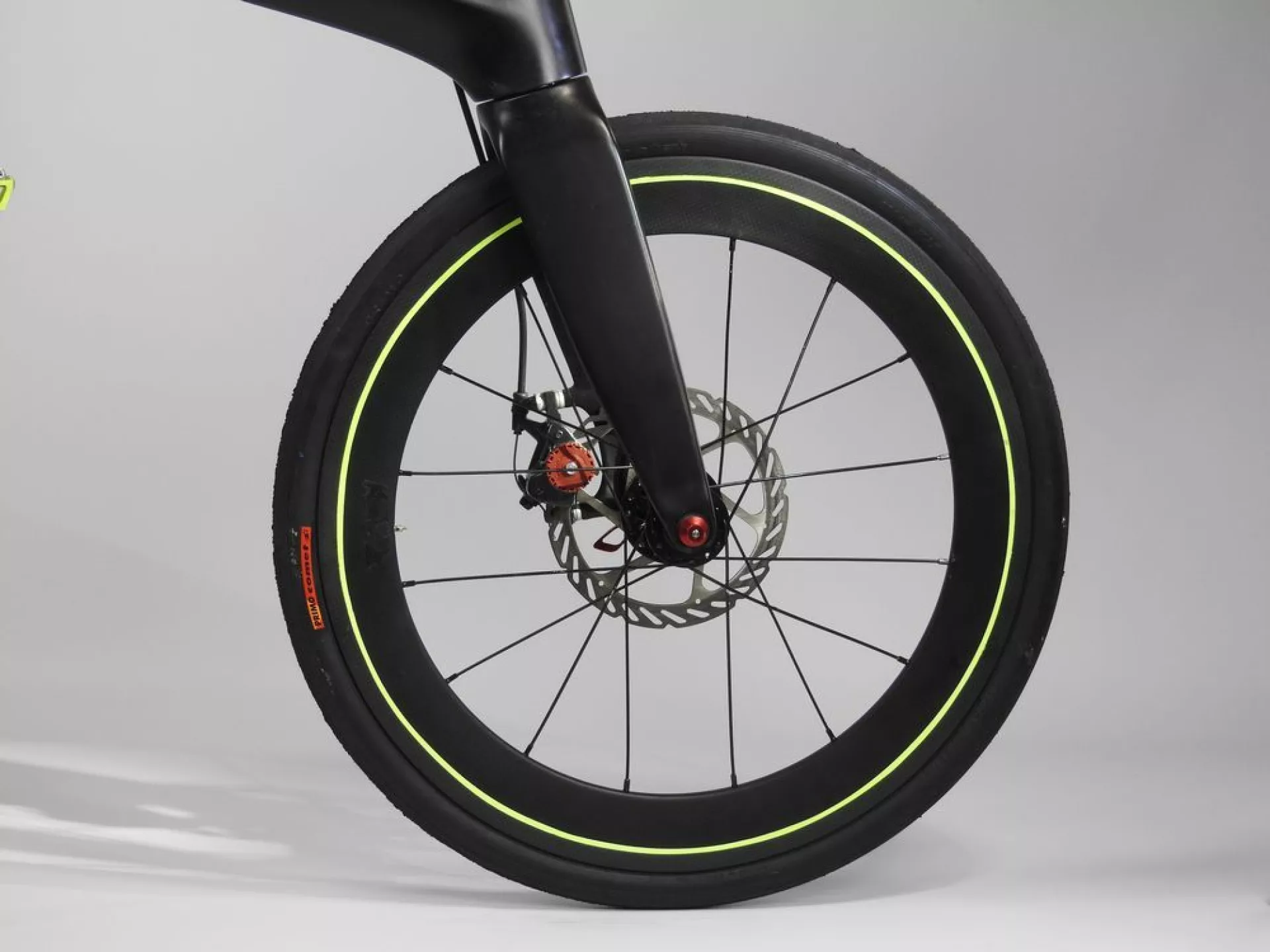 Compact, claw-like carbon bike keeps things minimal, on road and off