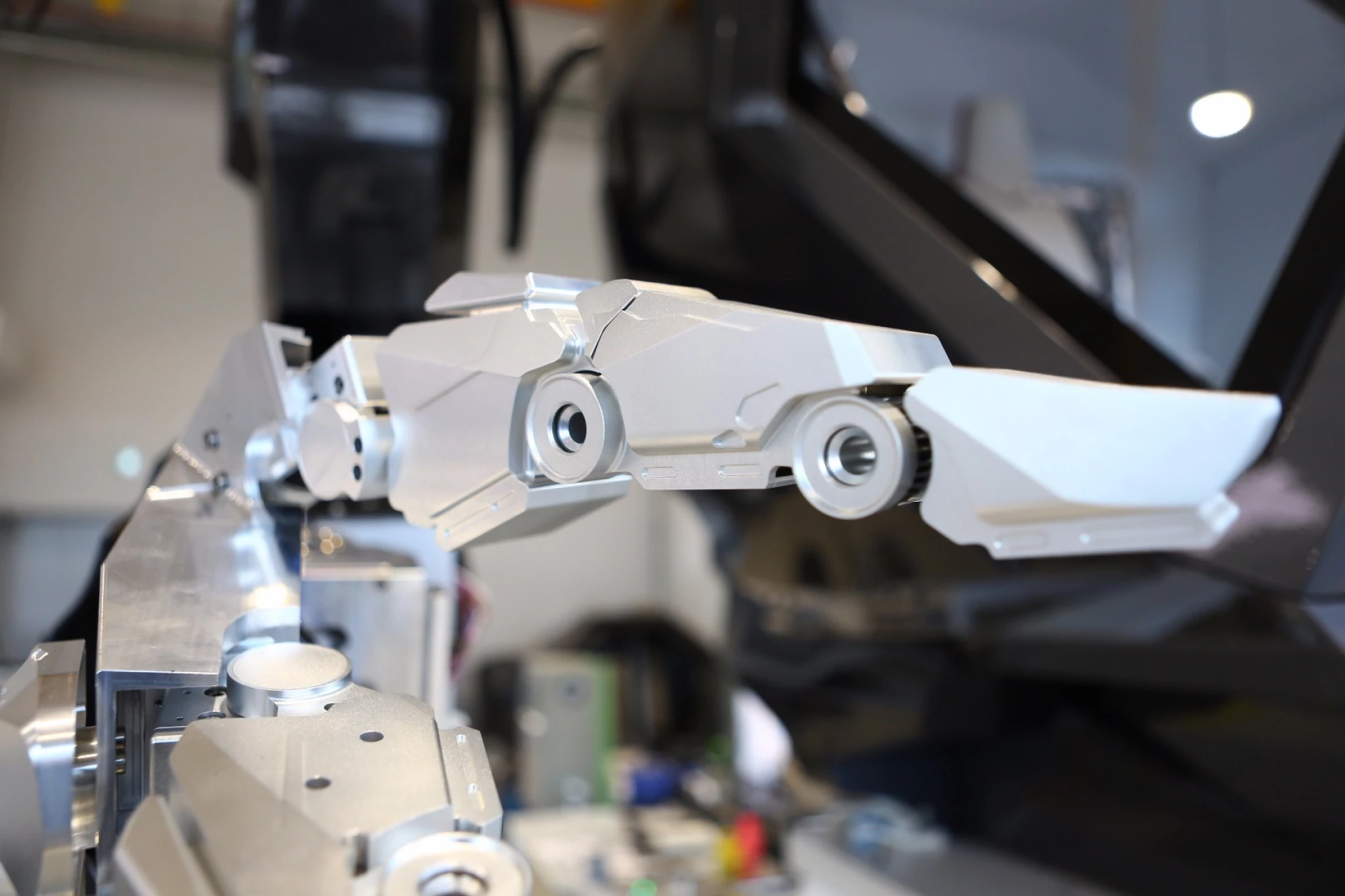 13-foot-tall Korean mech suit aims to assist with Fukushima cleanup