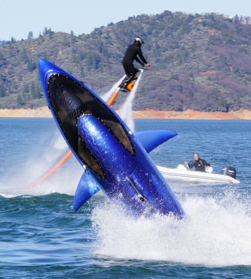 Video: Flight testing the Seabreacher X – the 300 horsepower bionic shark