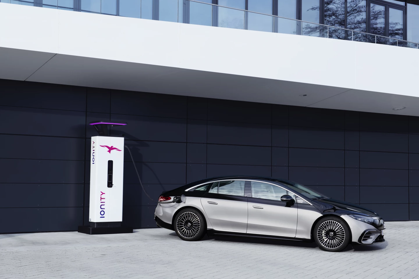478-mile Mercedes EQS brings top-of-range electric luxury