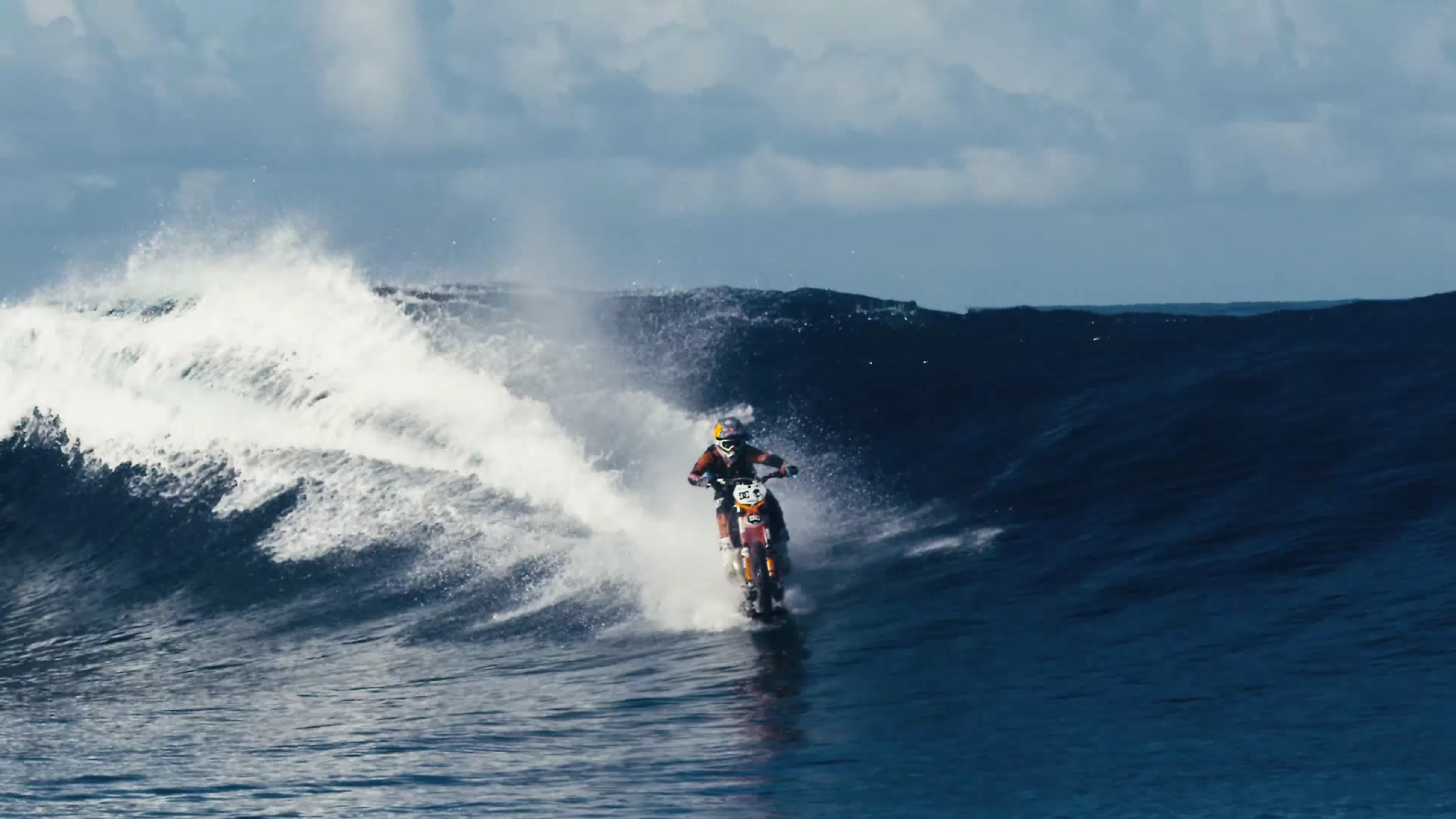Daredevil Robbie Maddison surfs a huge wave ... on a motorbike