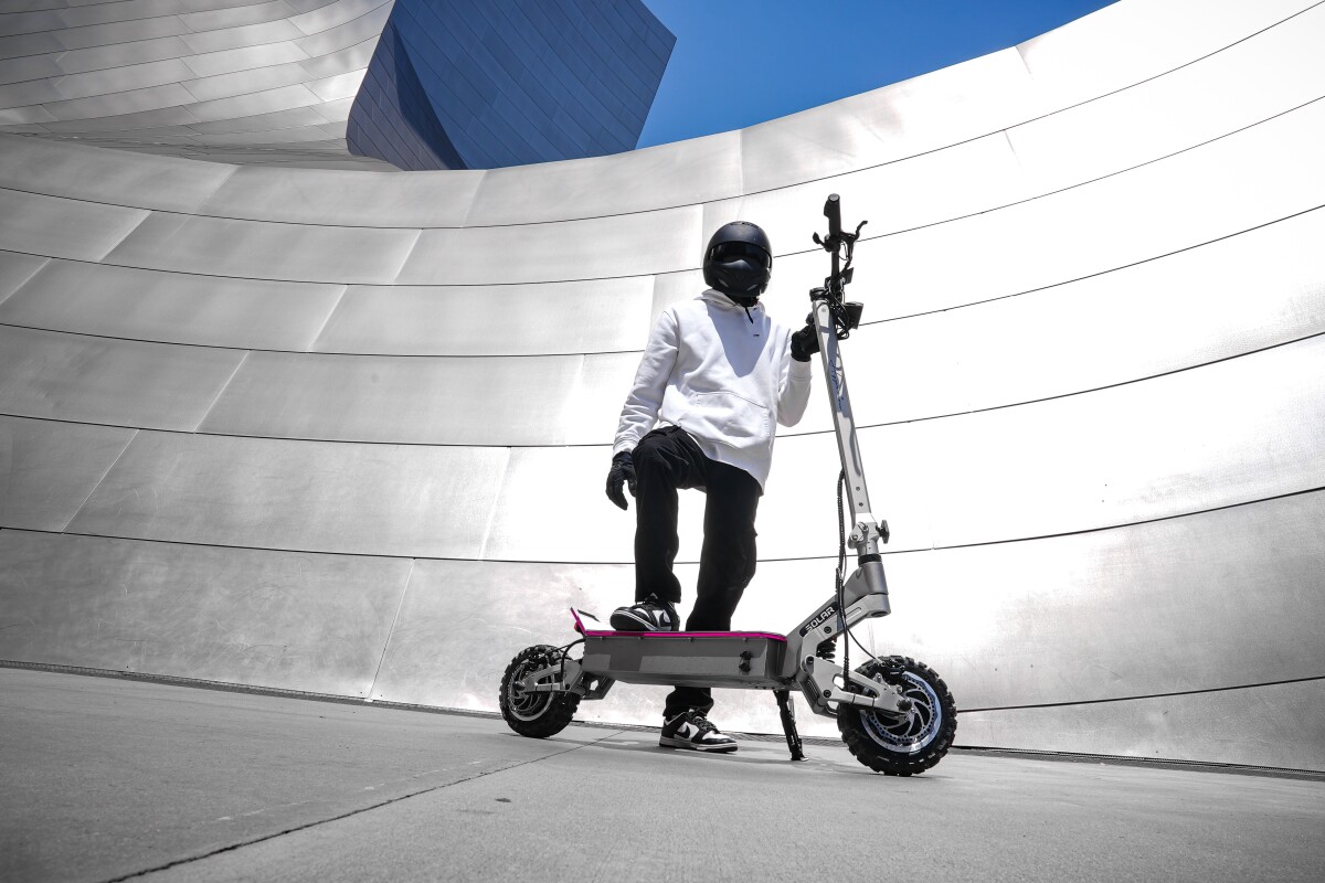 Savage Solar hyper-scooter tears its way to highway speeds