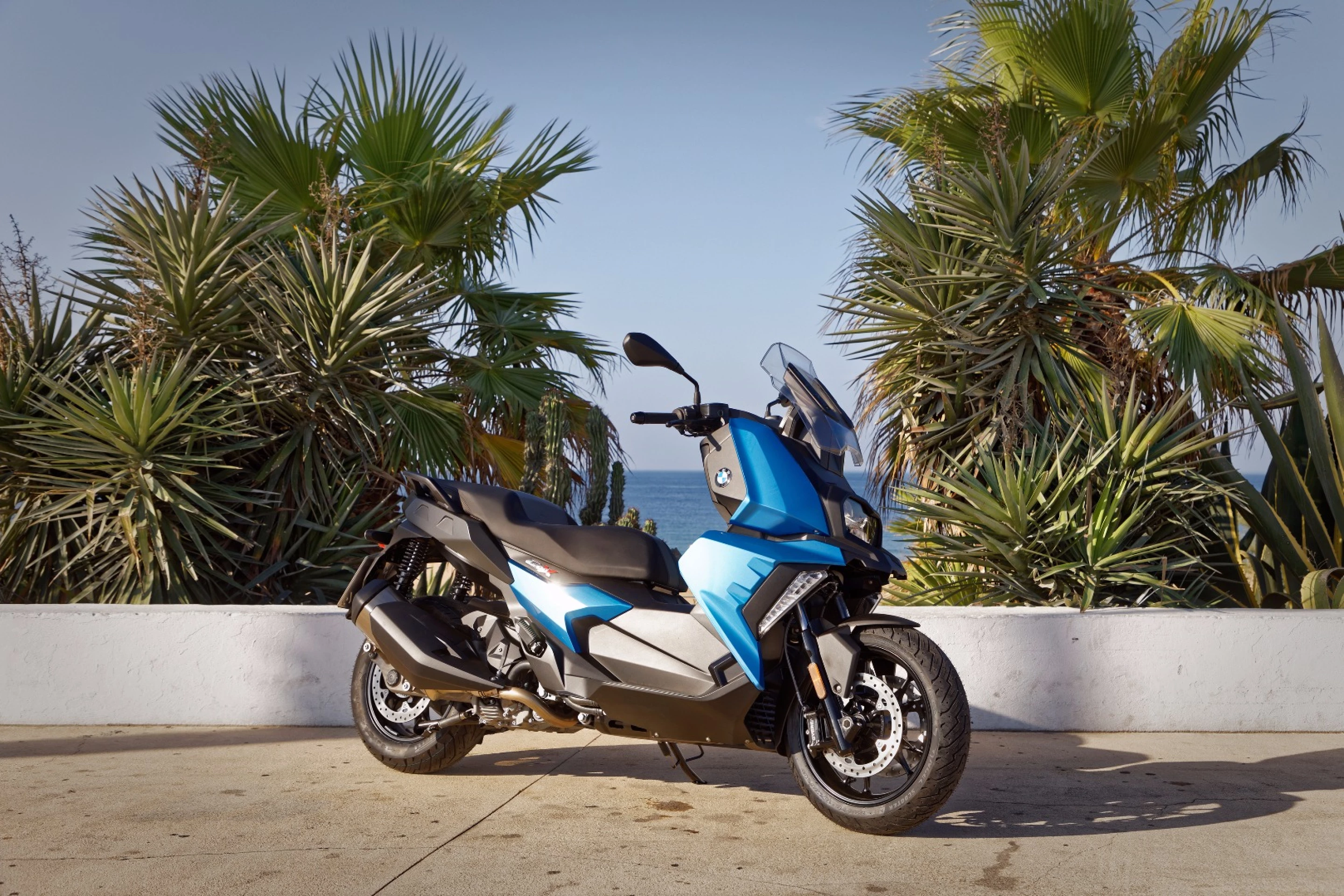 BMW’s new mid-size scooter, the C400X