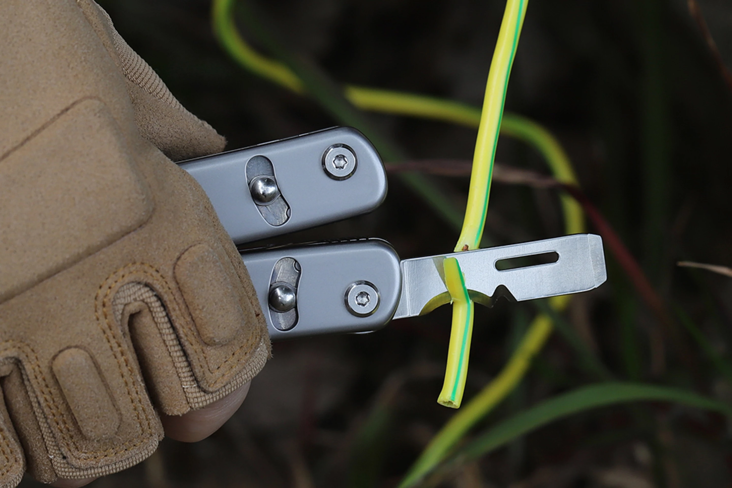 Modular multitool lets you carry exactly what you need