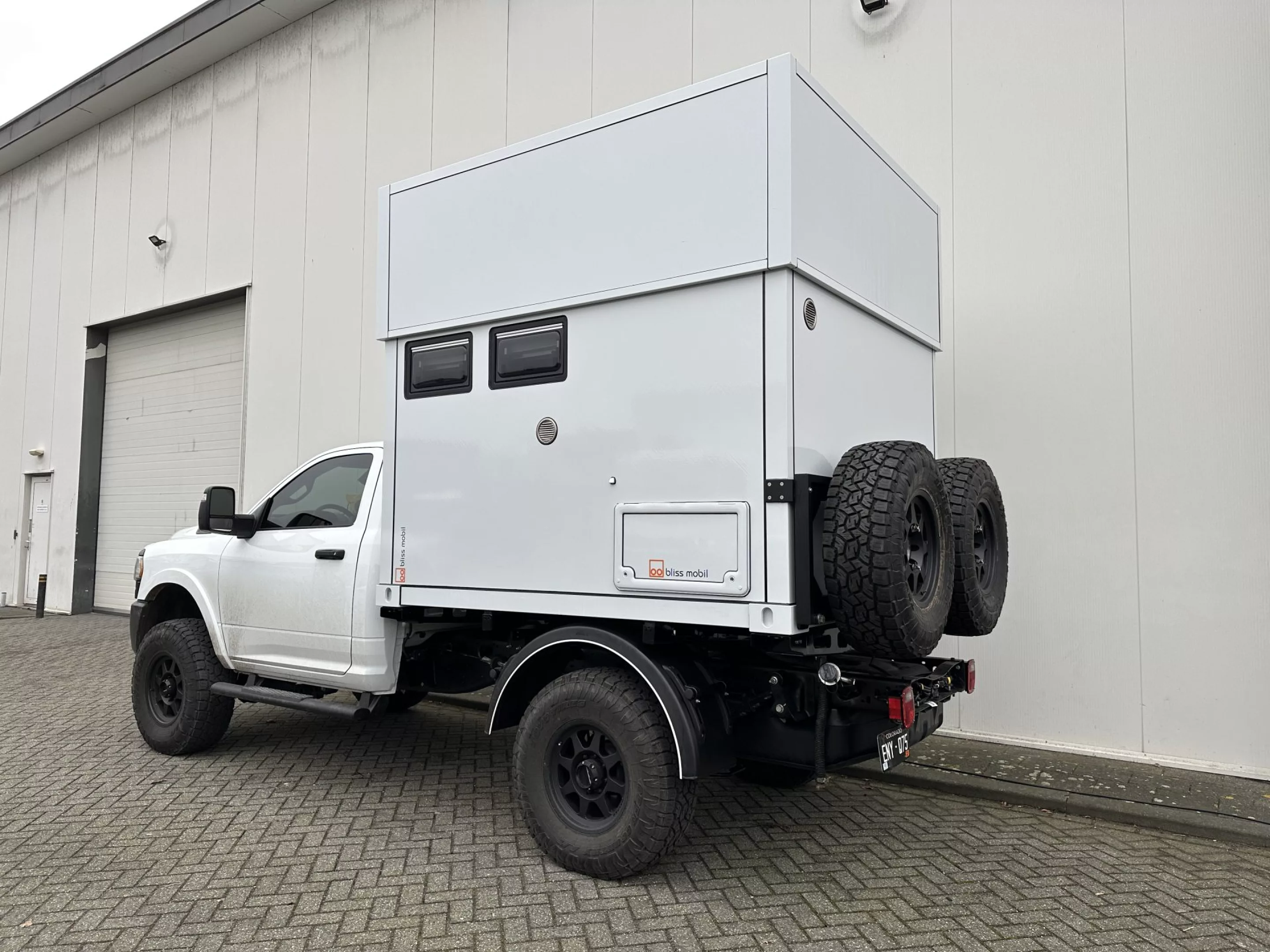 Bliss Mobil 8 hard-sided telescopic expedition camper cube