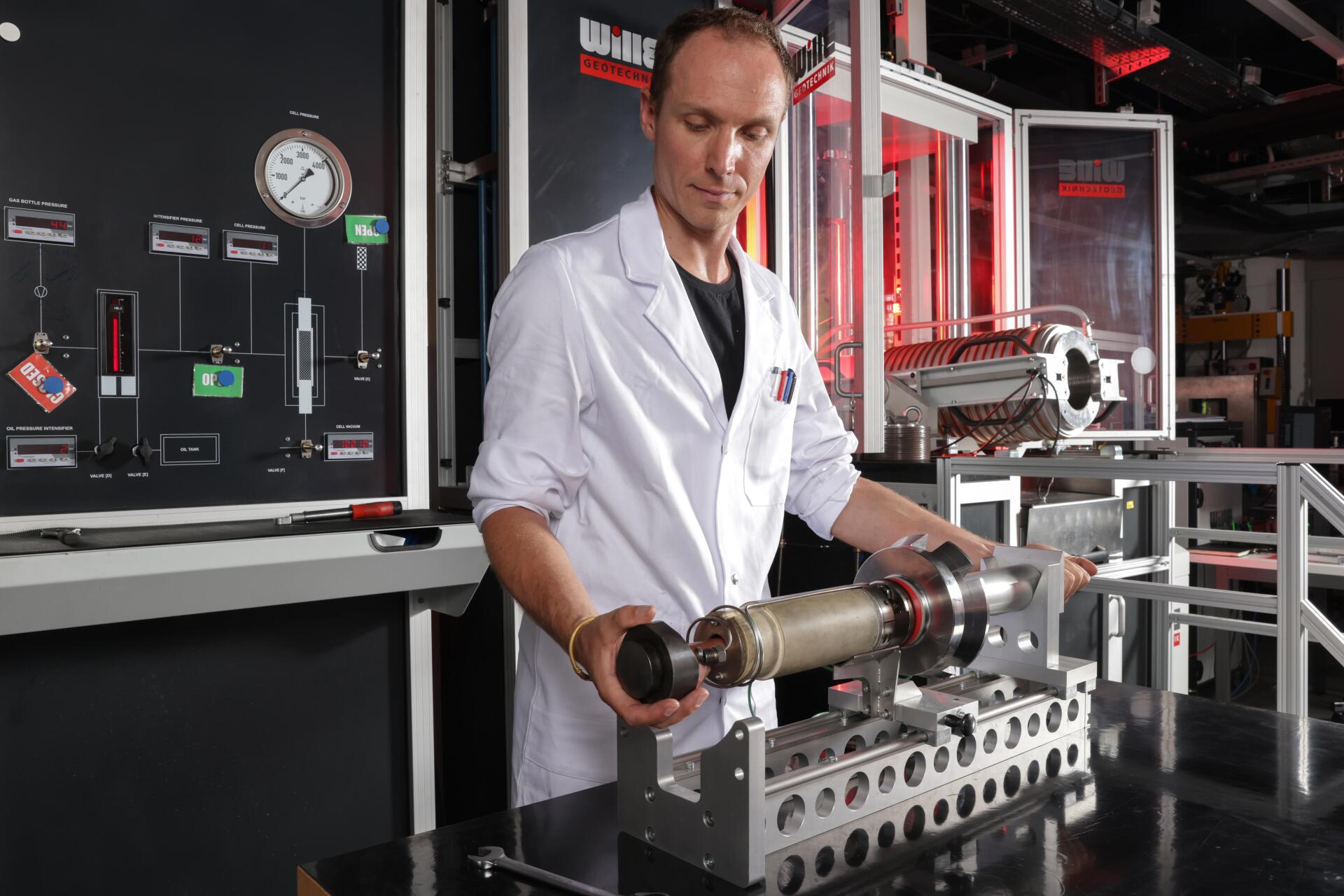 Ultra-deep fracking for limitless geothermal power is possible: EPFL