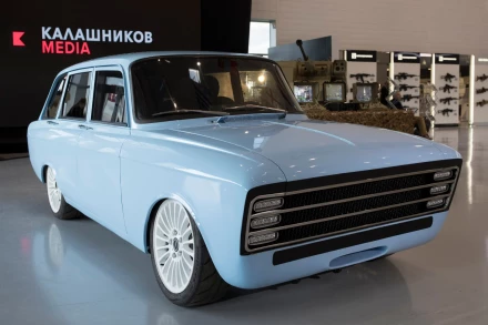 Kalashnikov aims to take it up to Tesla with retro-styled "electric ...