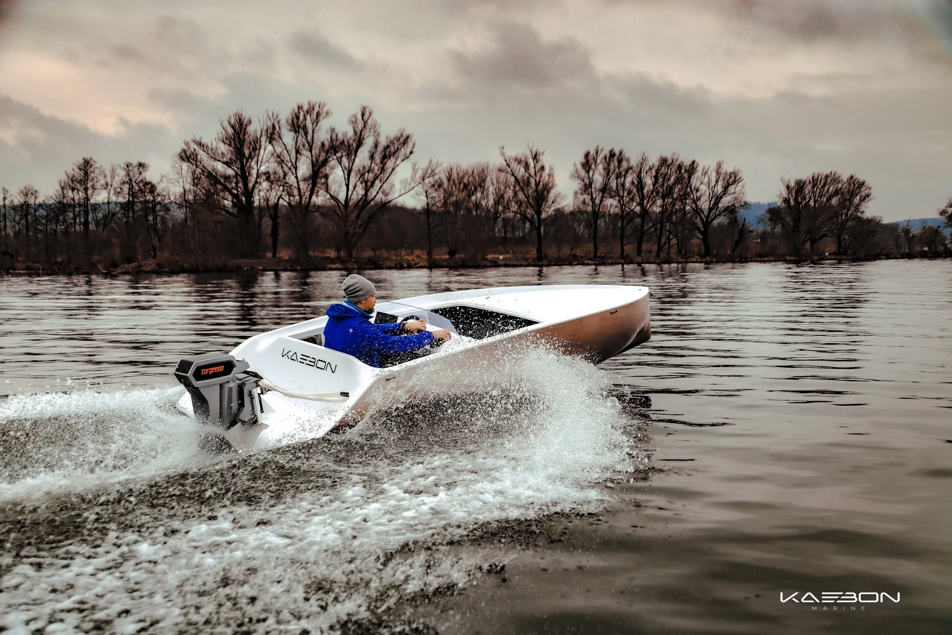Carbon fiber electric boat is so light it rides to water on a car roof