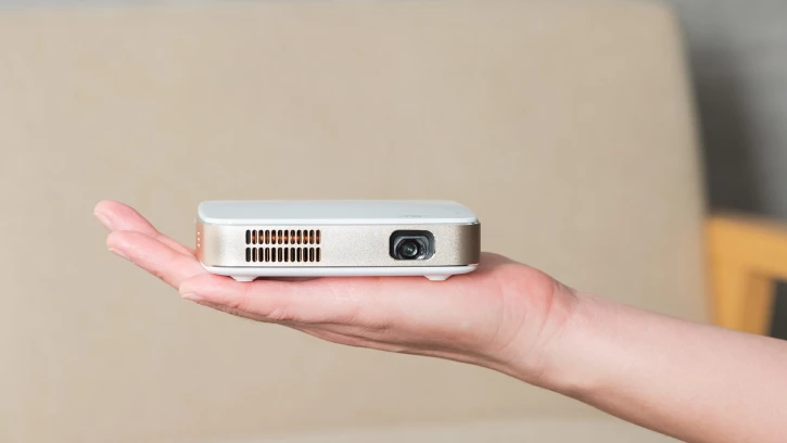 Pocket-friendly pico projector makes for movie-watching flexibility