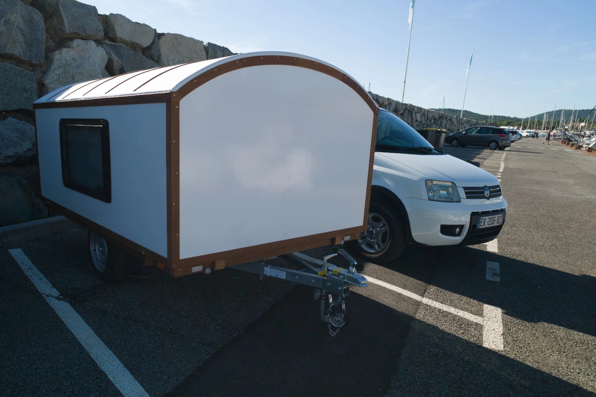 Telescoping wooden caravan raises the roof on small living